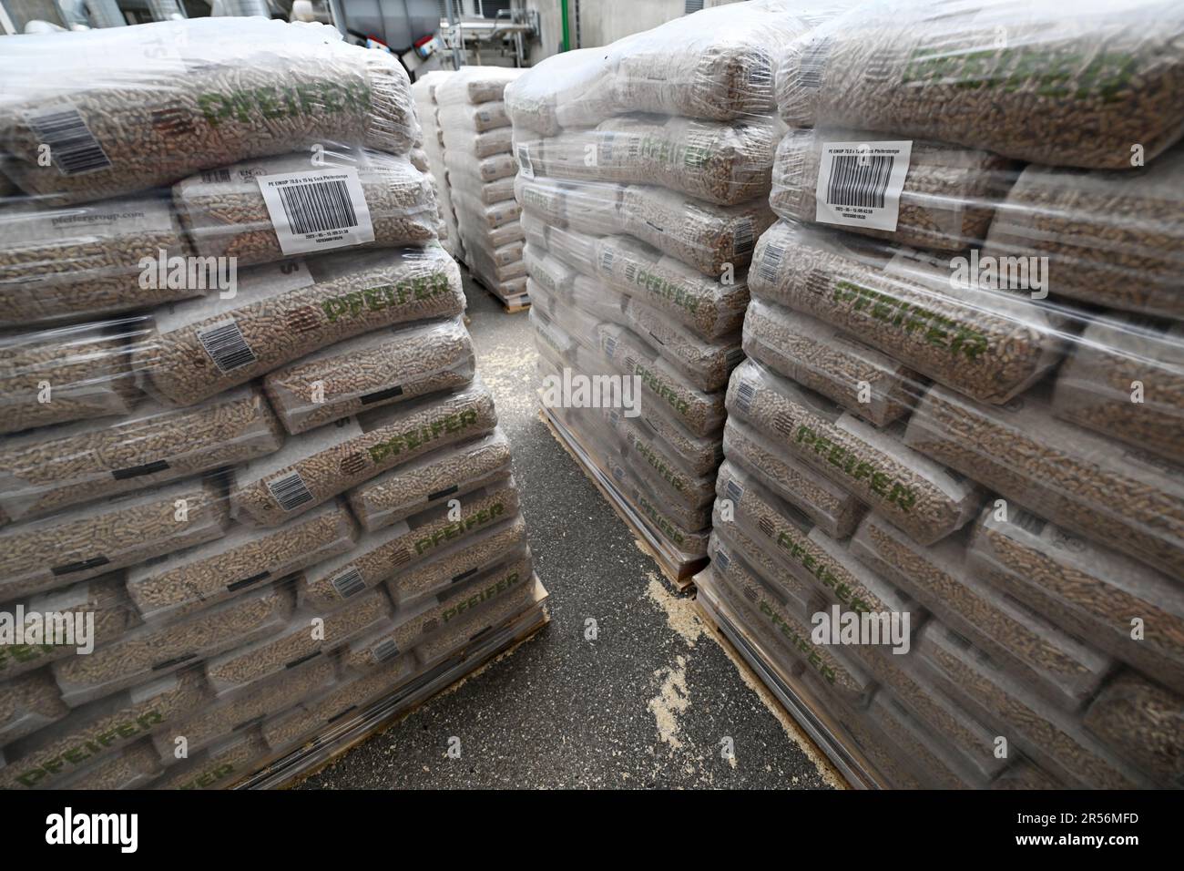 25 May 2023, Bavaria, Unterbernbach: Finished, bagged wood pellets ...