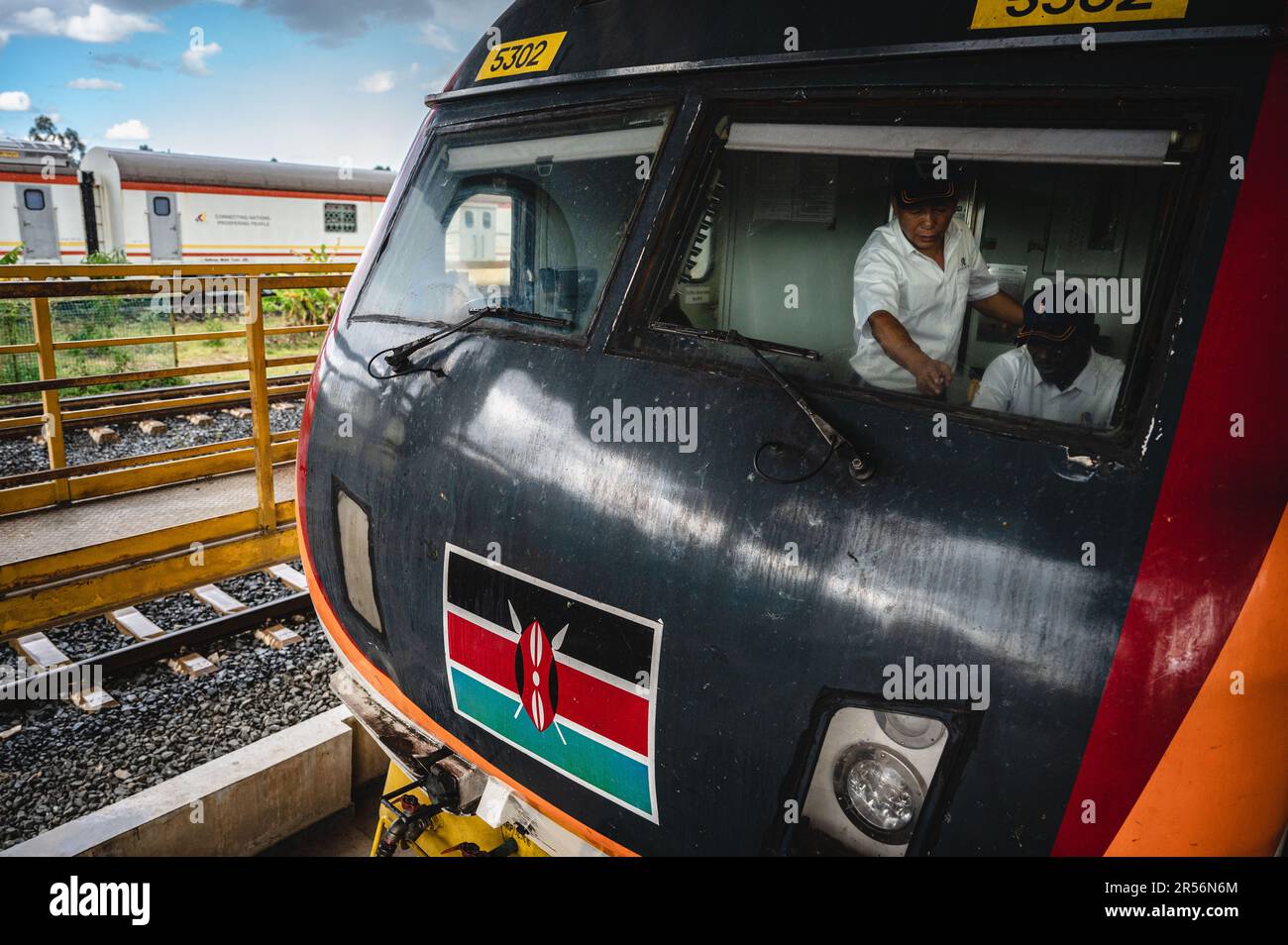 (230601) -- NAIROBI, June 1, 2023 (Xinhua) -- Chinese instructor Jiang ...
