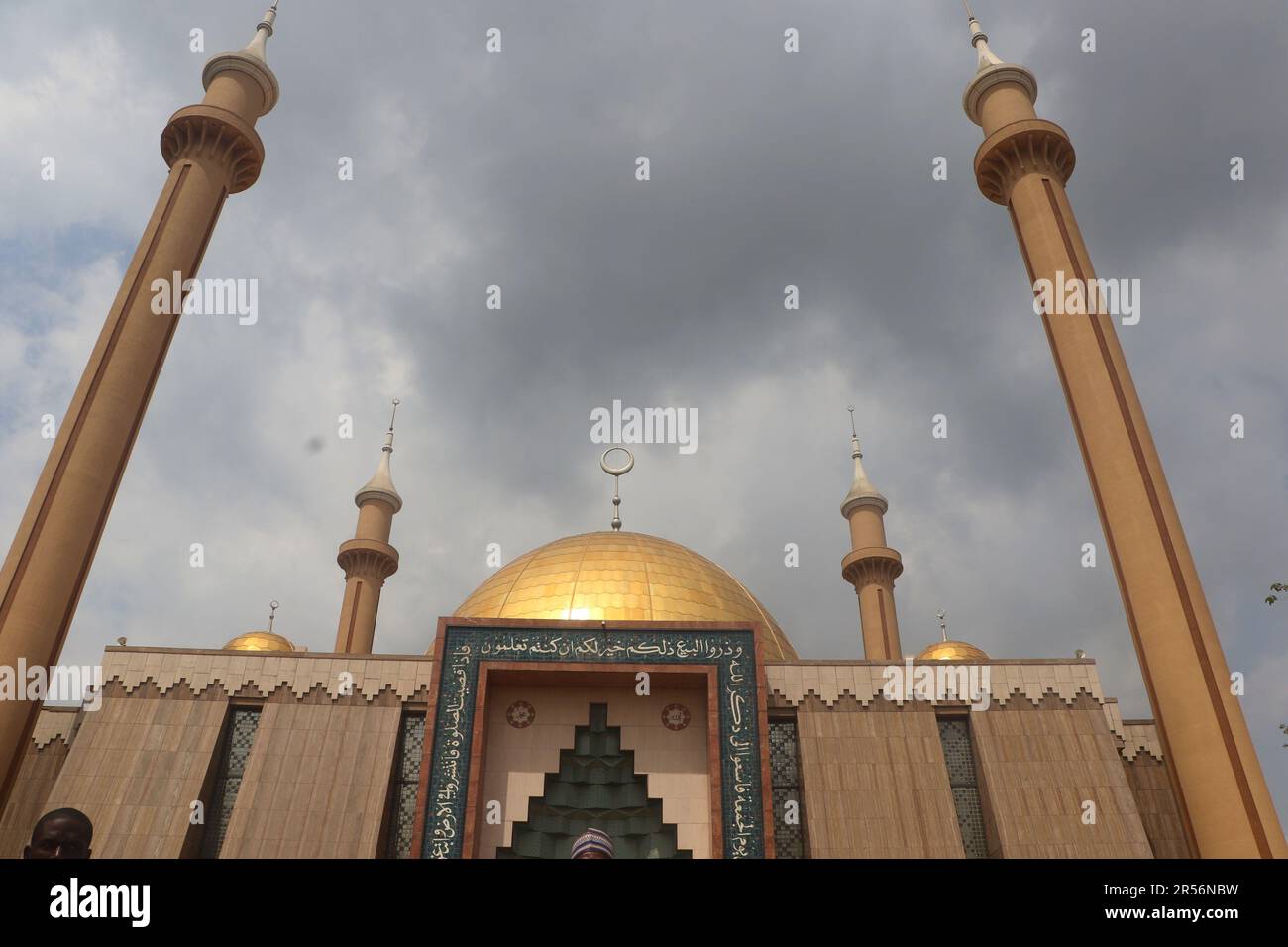 The National Mosque in Abuja, Nigeria Stock Photo - Alamy