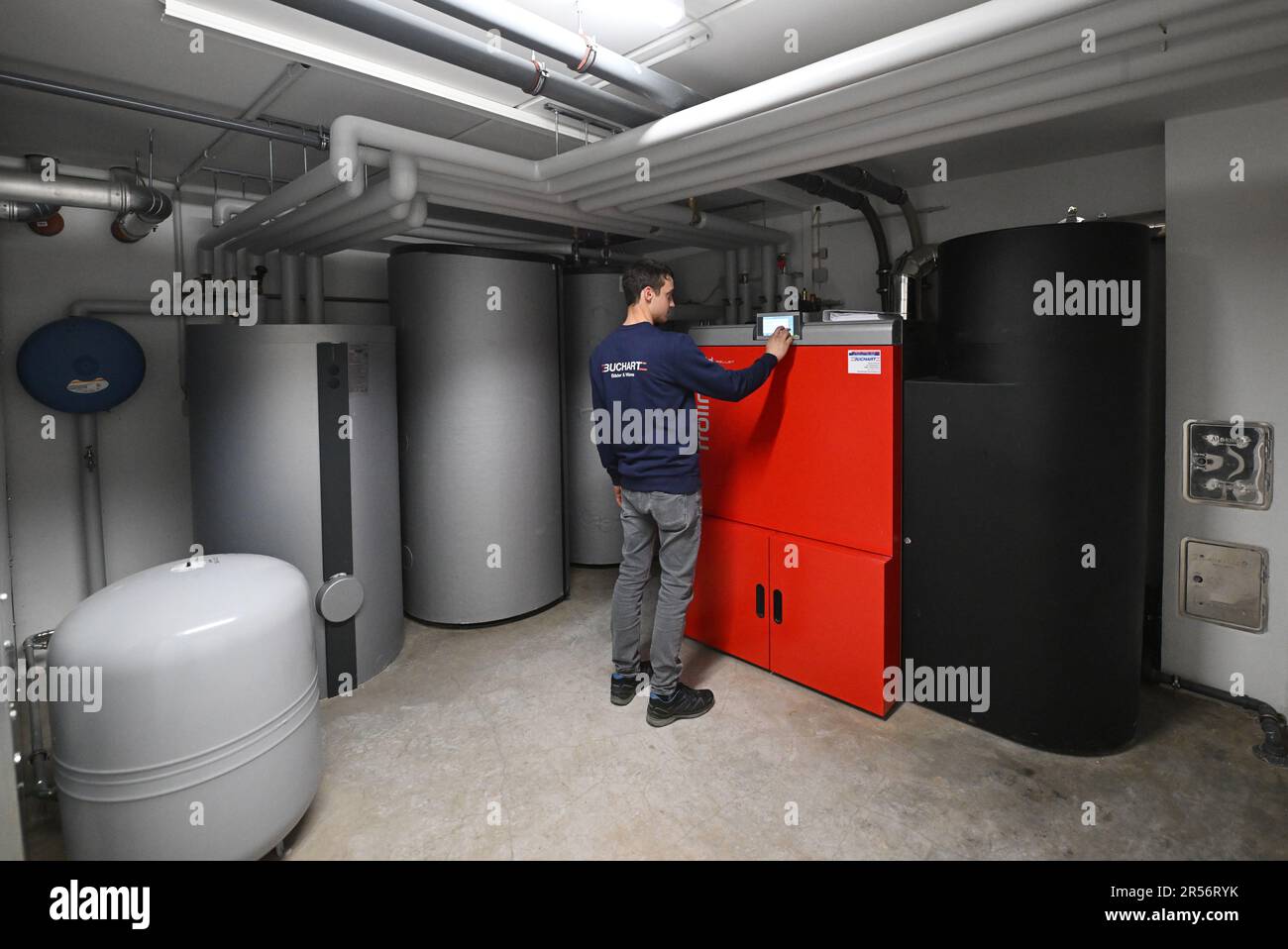 25 May 2023, Bavaria, Augsburg: A master heating engineer works on a ...
