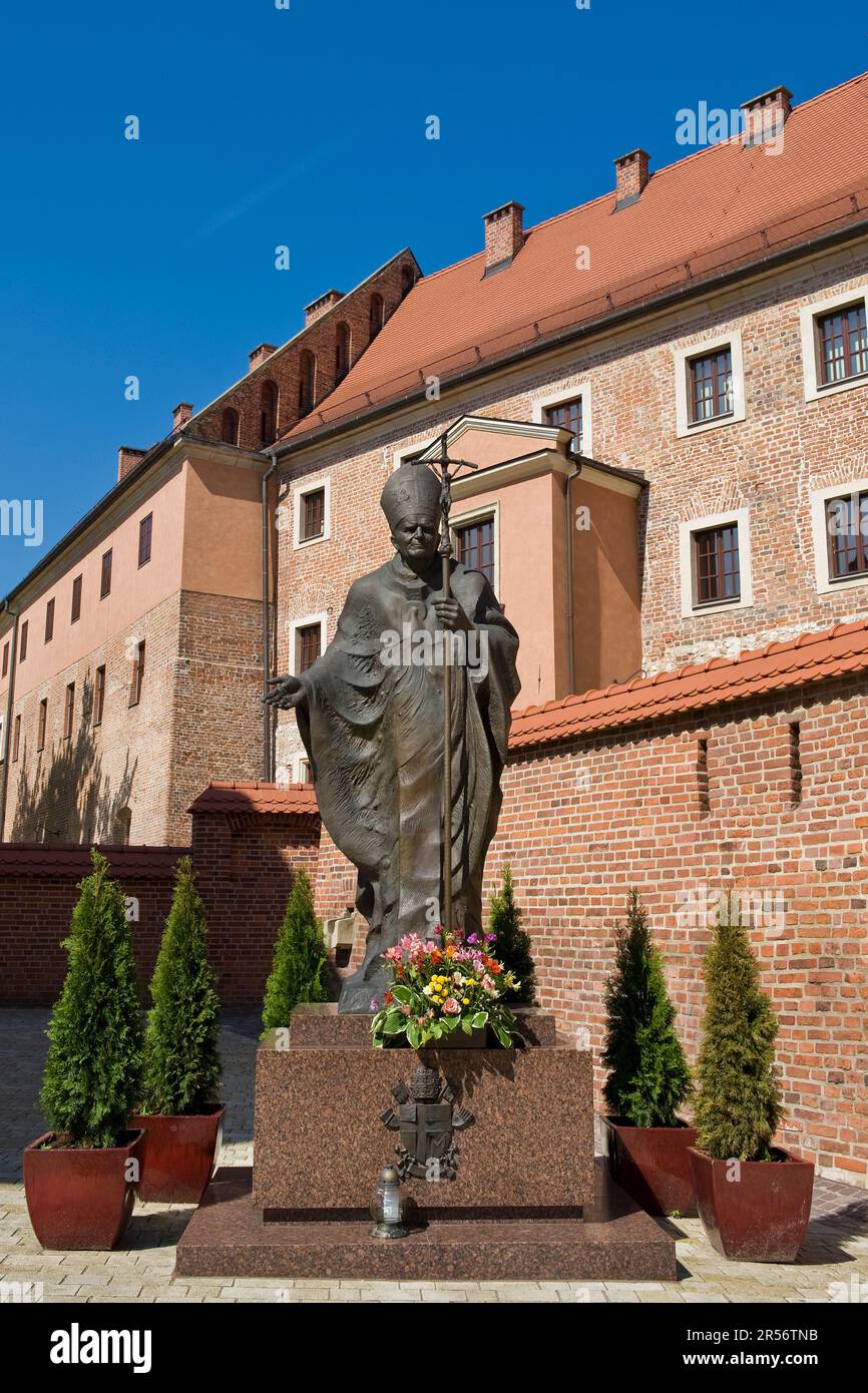 Poland. Krakow. Wawel complex. Pope John Paul II statue Stock Photo - Alamy