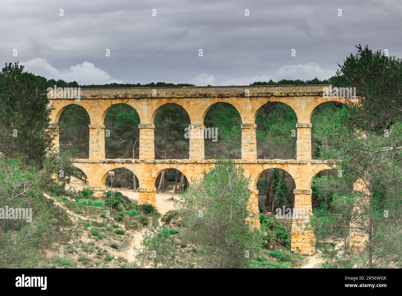 Two tier bridge hi-res stock photography and images - Alamy