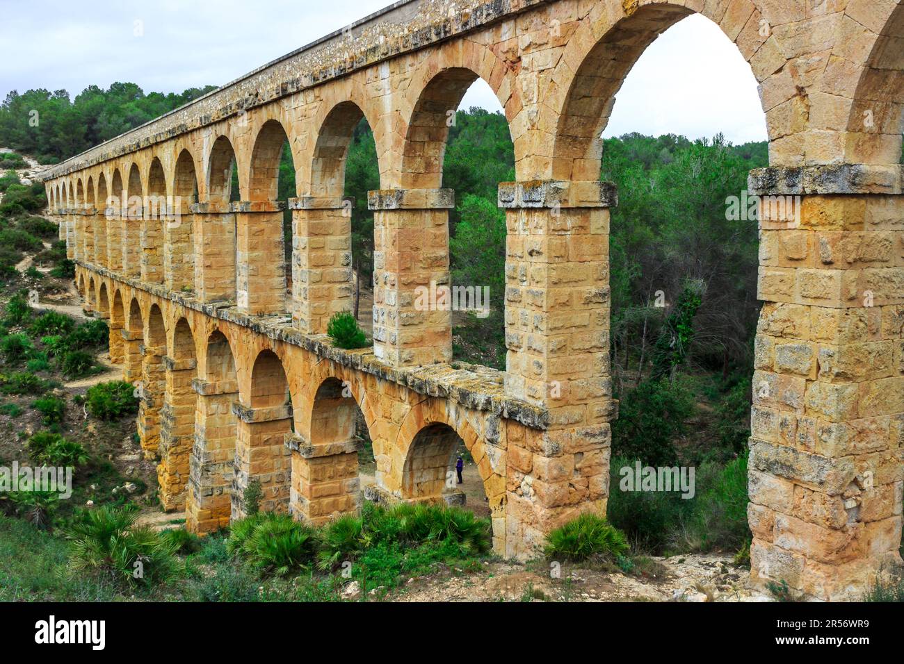 2000 year old aqueduct hi-res stock photography and images - Alamy