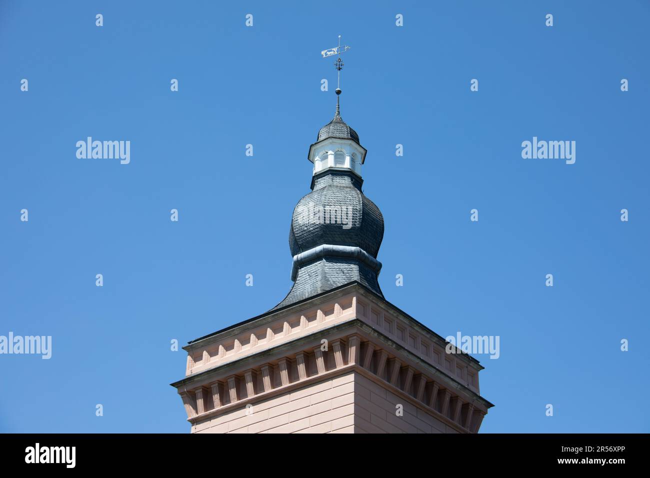 castle Gracht mit castle park Stock Photo - Alamy