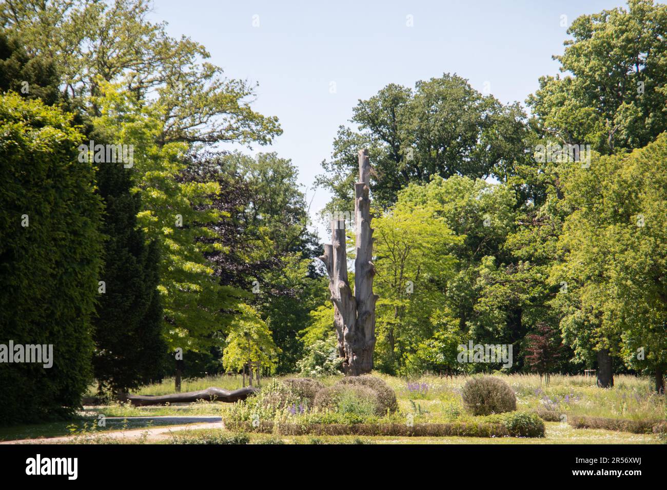 castle Gracht mit castle park Stock Photo - Alamy