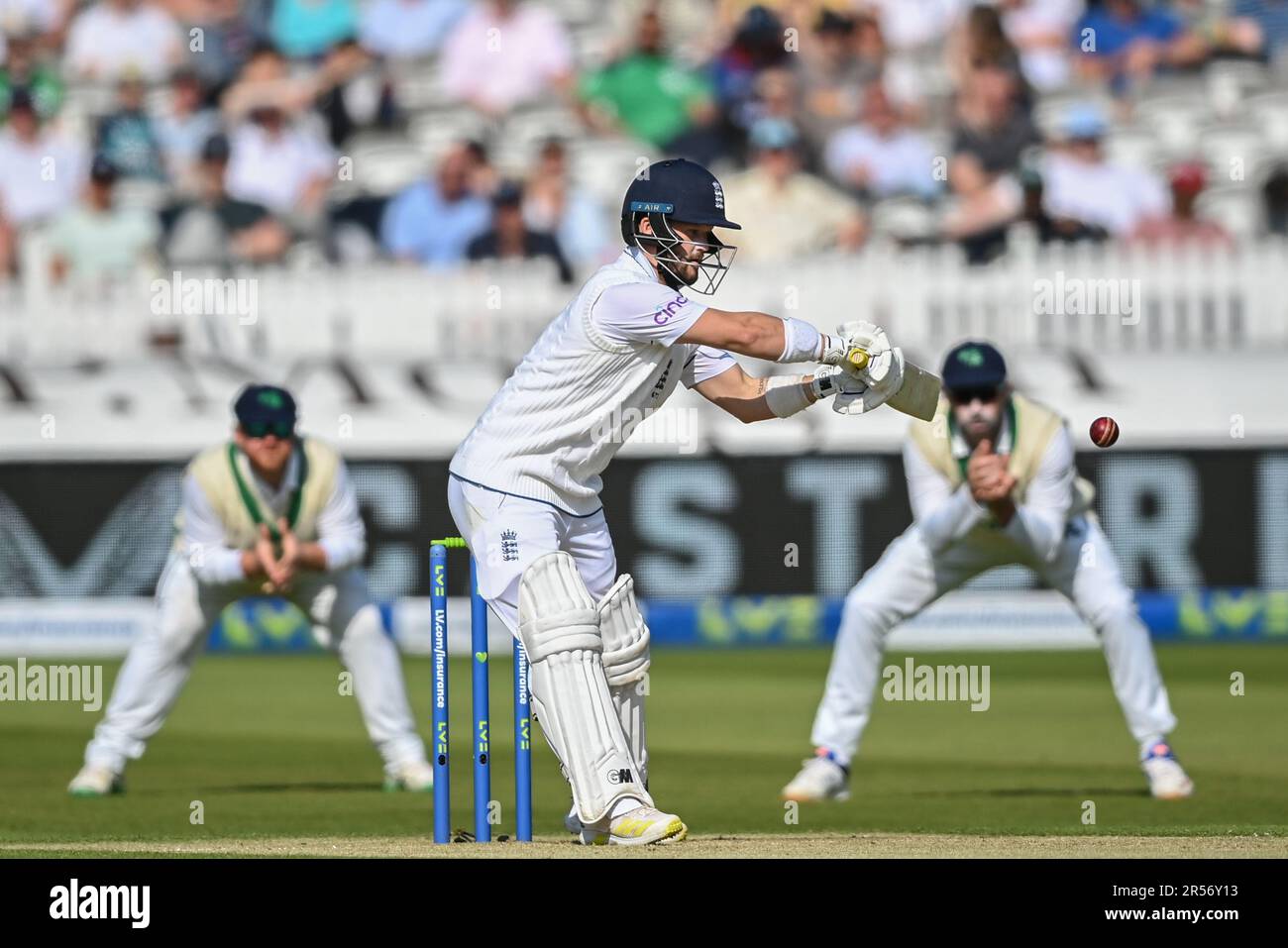 Wide ball cricket hi-res stock photography and images - Alamy