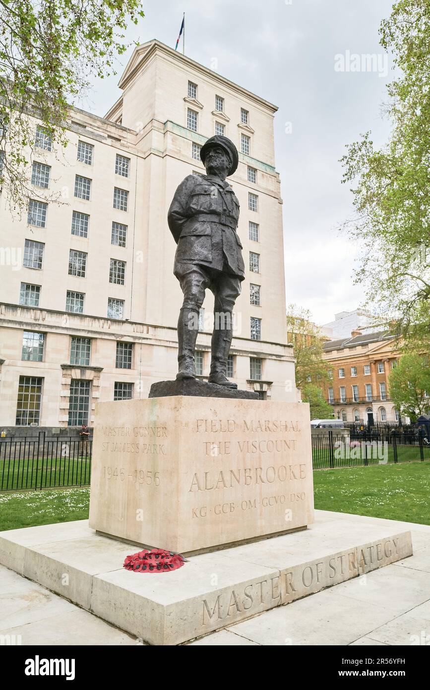 British field memorial service hi-res stock photography and images - Alamy