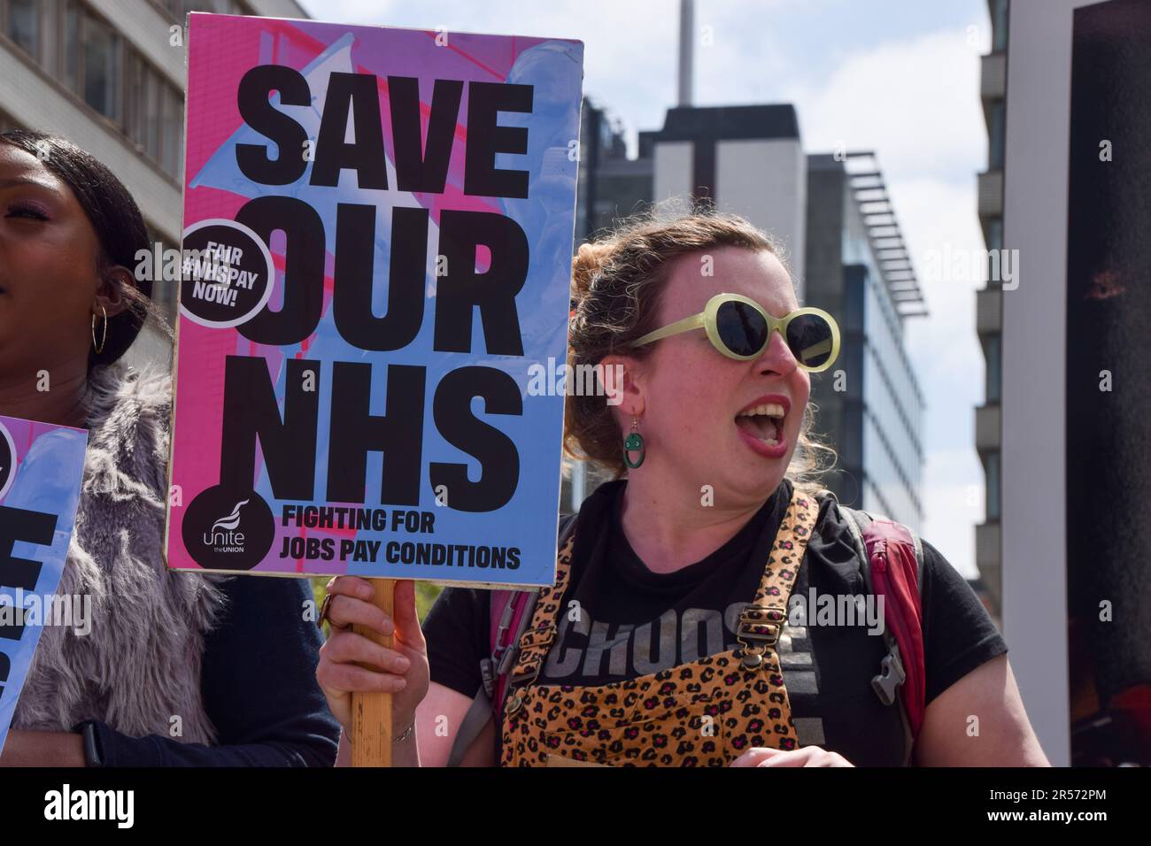 Nhs worker hi-res stock photography and images - Alamy
