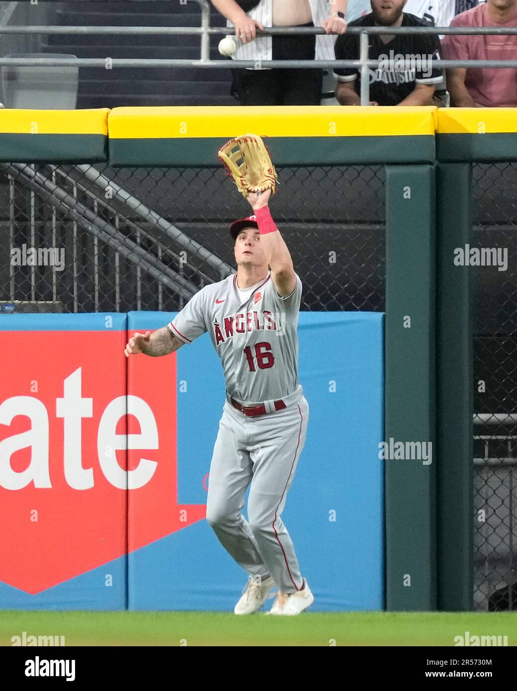 Los Angeles Angels' Mickey Moniak catches a deep fly ball in a baseball ...
