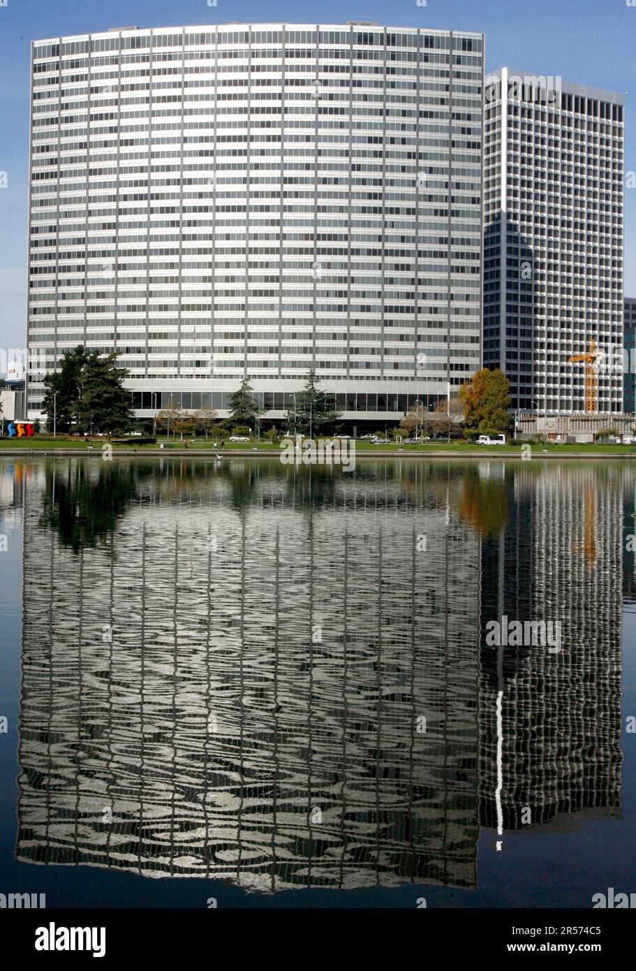The Kaiser Center casts a reflection on Lake Merritt in Oakland, Calif ...