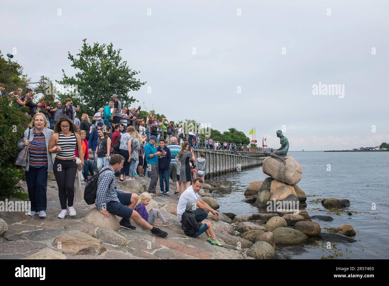 Siren statue hi-res stock photography and images - Alamy