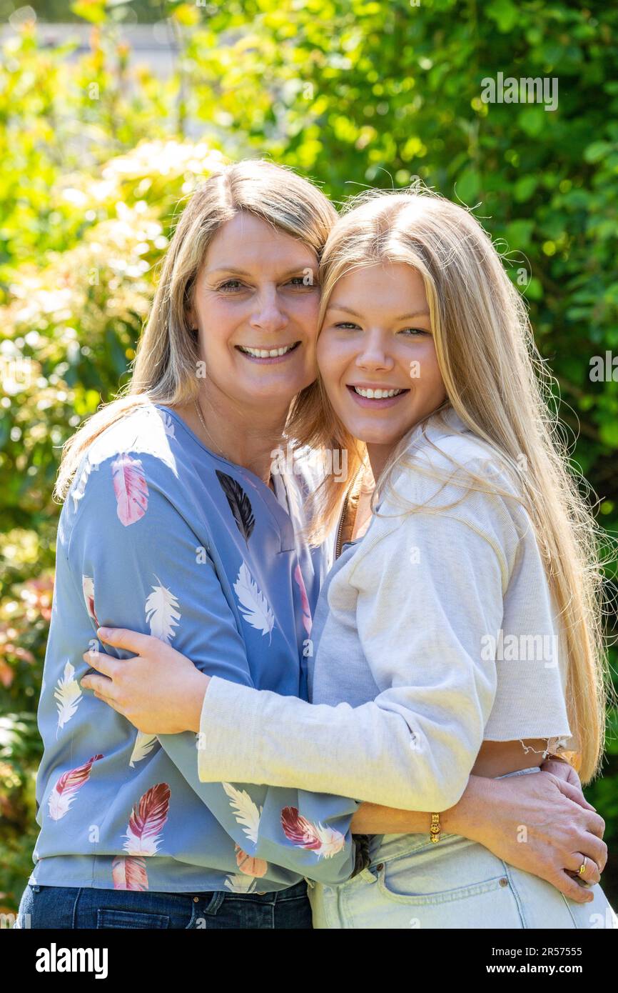 Portrait of mother and teenage daughter embracing Stock Photo - Alamy