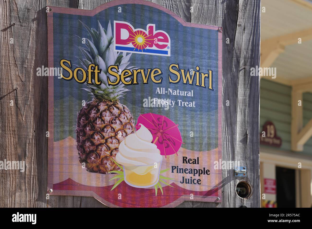 Soft serve ice cream sign hi-res stock photography and images - Alamy