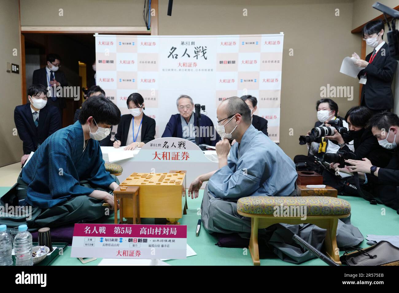 Shogi player Sota Fujii (L) reviews the Meijin title against Akira ...