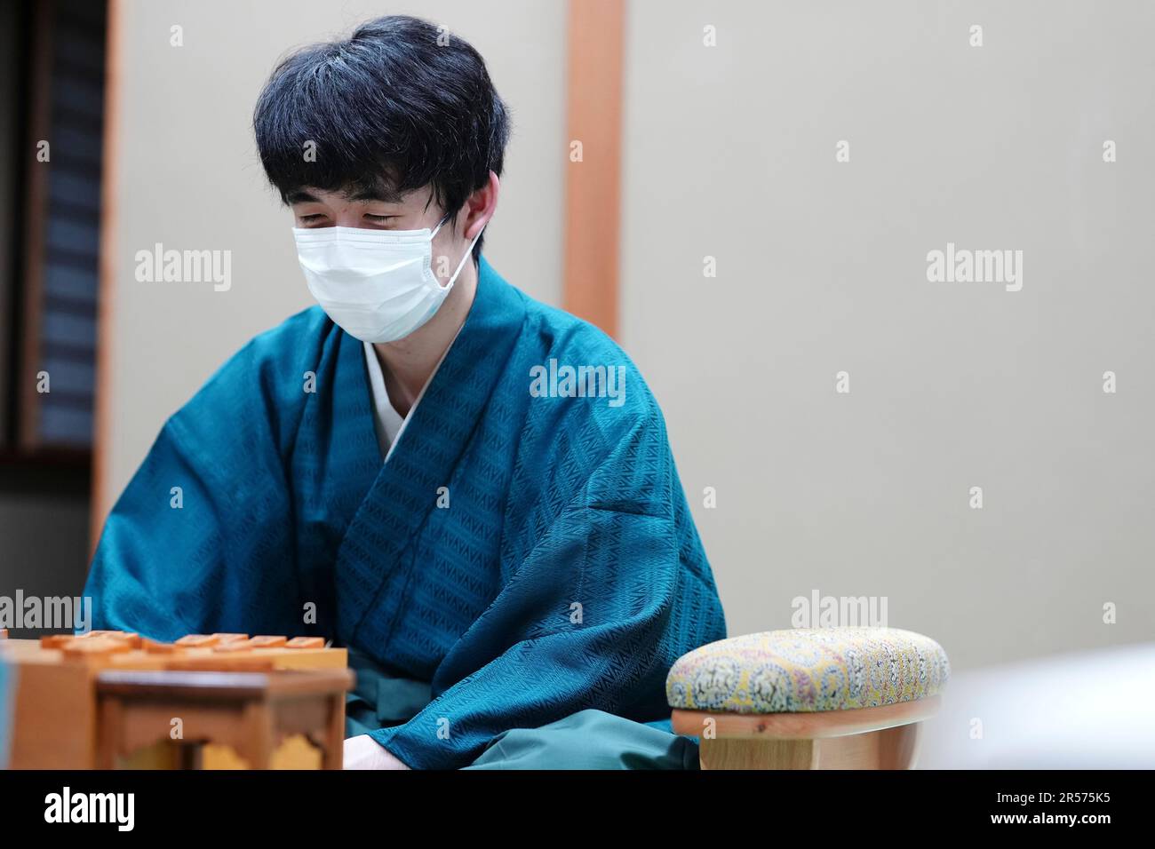 Shogi player Sota Fujii reviews the Meijin title against Akira Watanabe ...