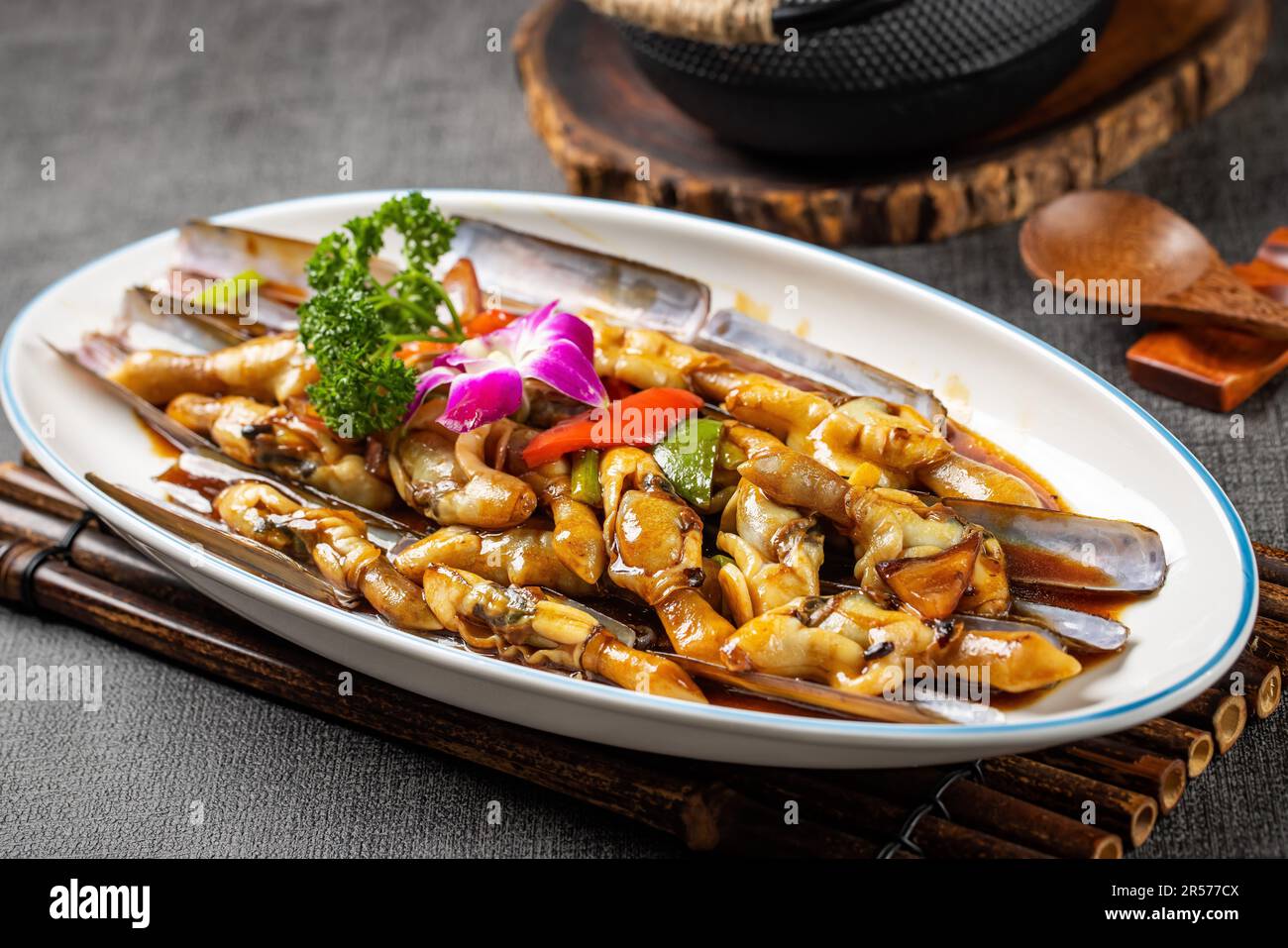 stir-fried razor clam with Ginger and Spring Onions Stock Photo - Alamy