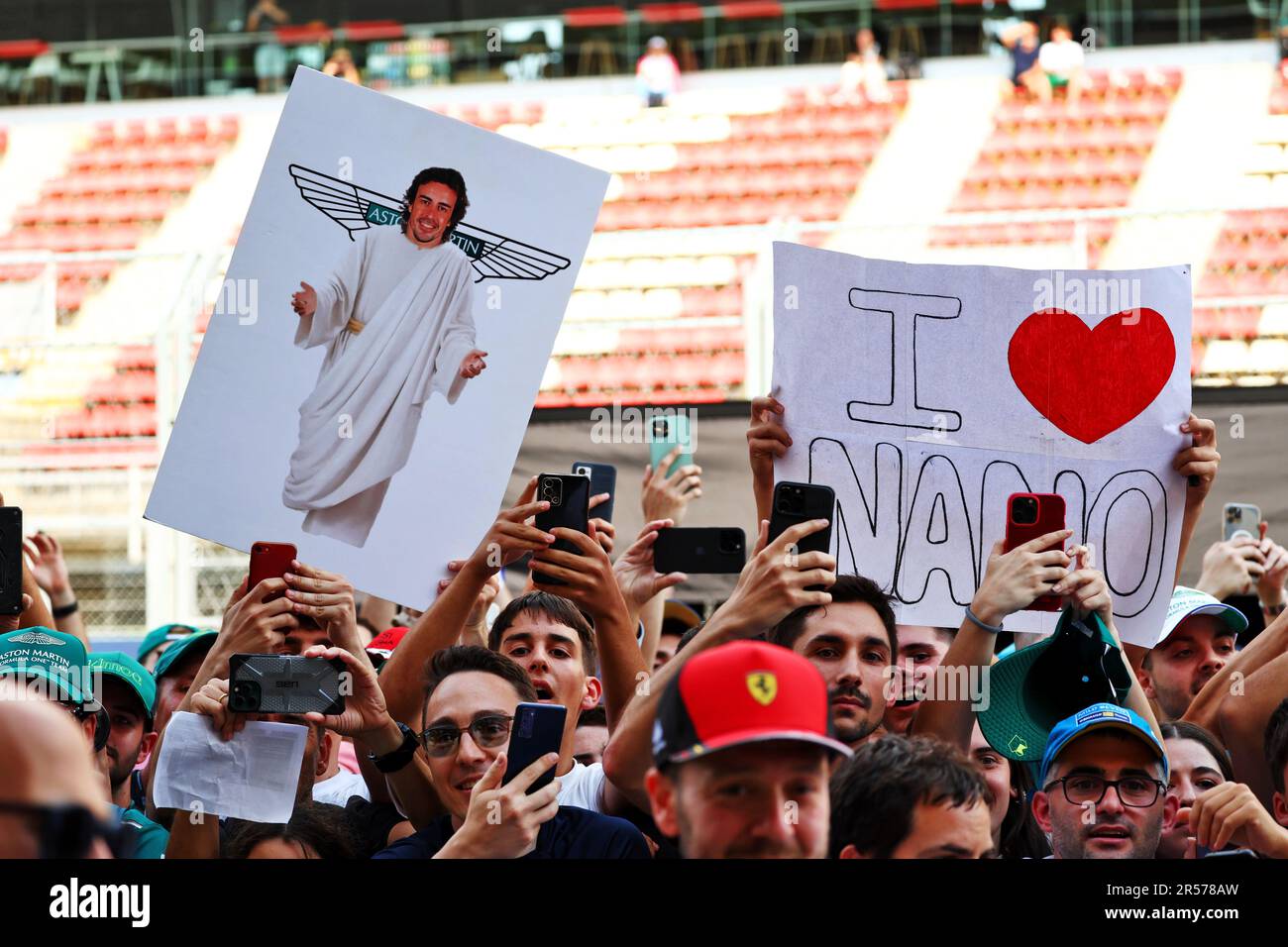 Banners for fernando alonso hi-res stock photography and images - Alamy