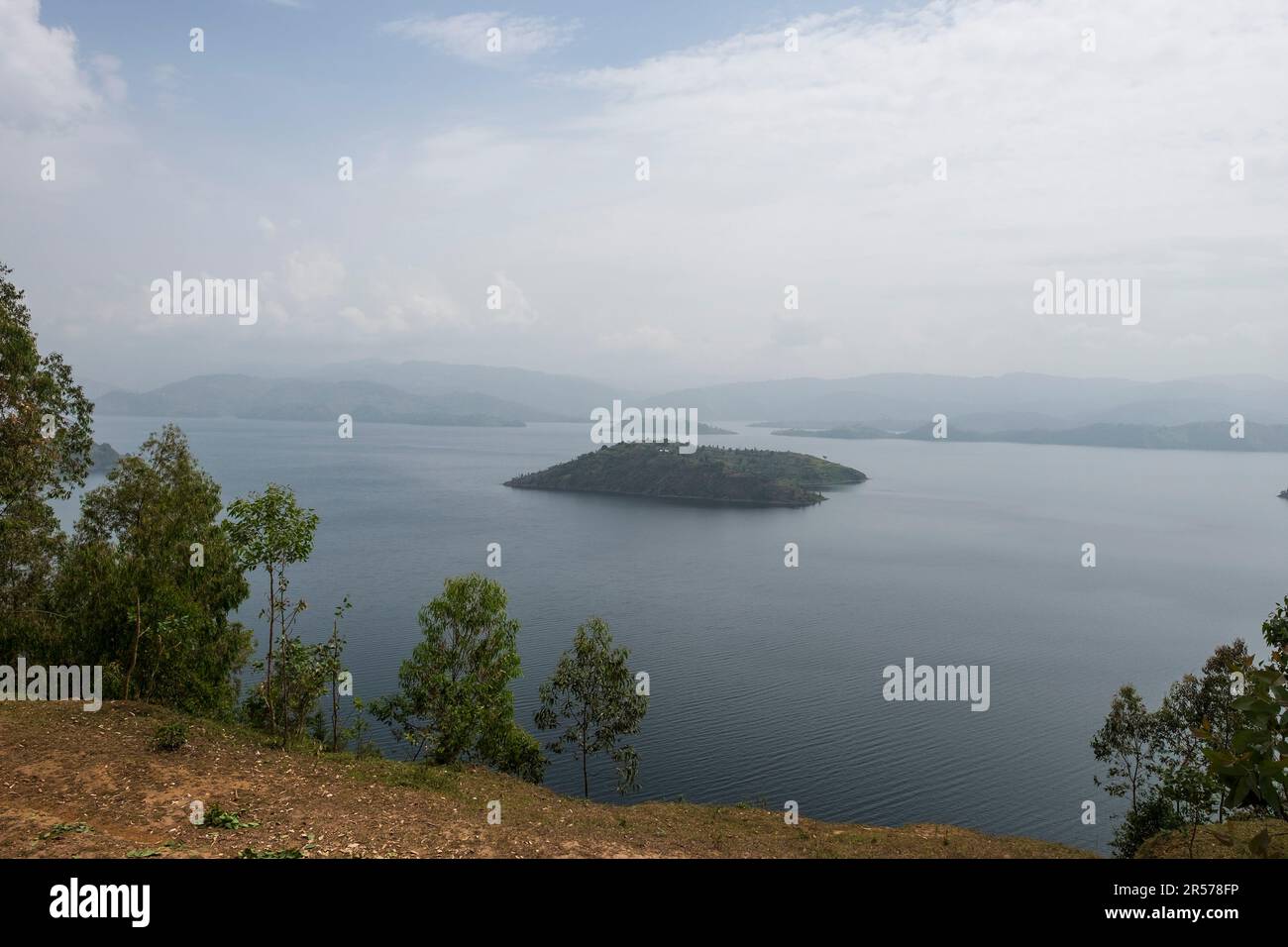 Lake burera rwanda hi-res stock photography and images - Alamy
