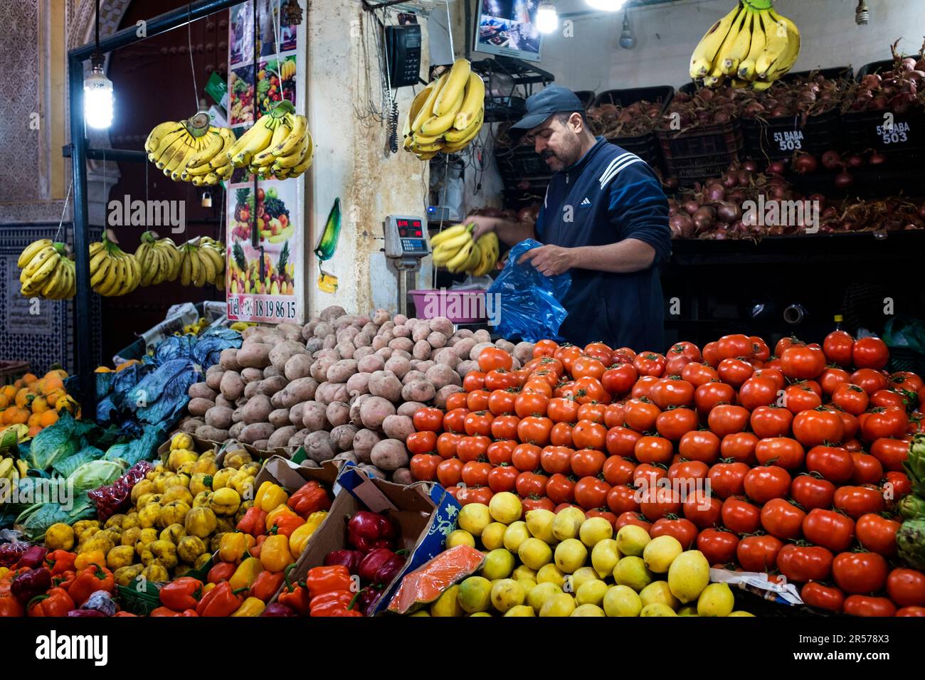 Morocco fes fruit vegetable hi-res stock photography and images - Alamy