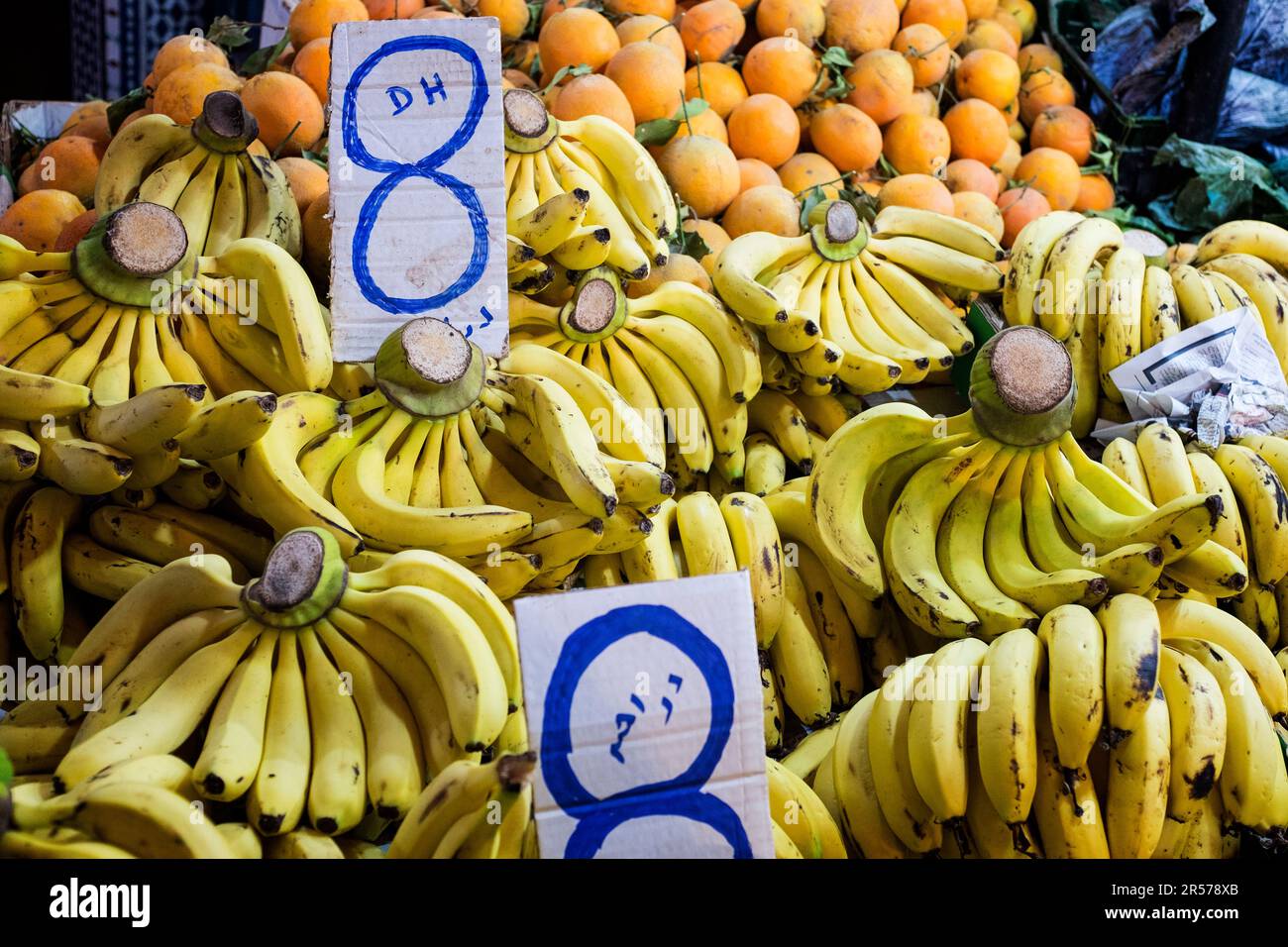 Morocco. Fes. Fruit and vegetable shop Stock Photo - Alamy