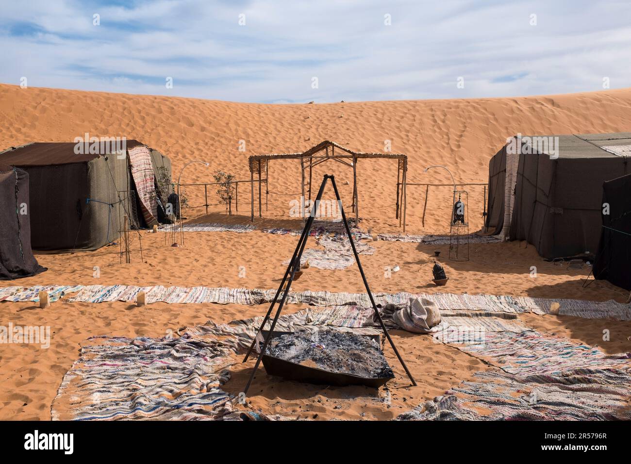 Morocco. Merzouga desert. Traditional Camping Stock Photo - Alamy