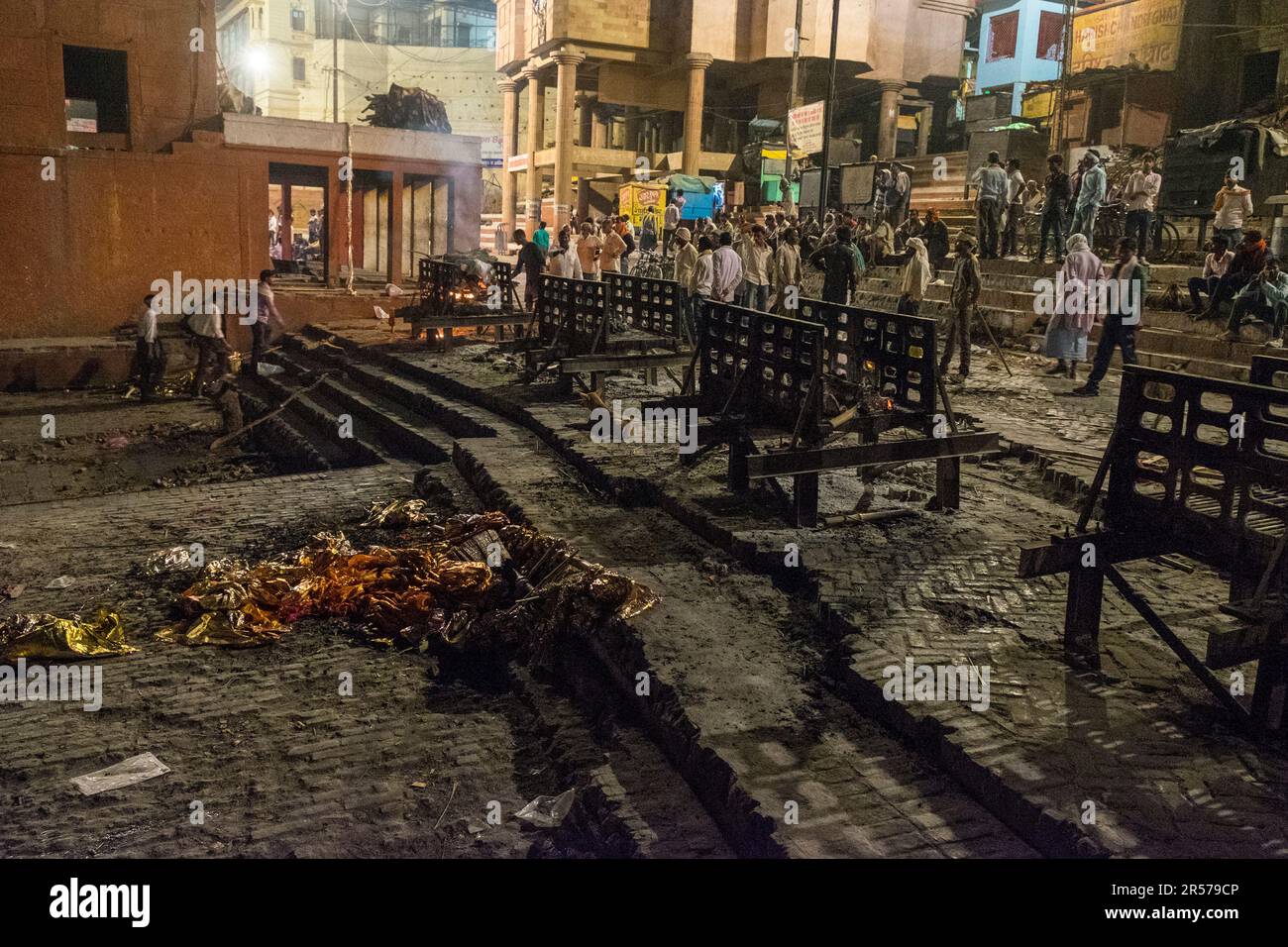 India. Varanasi. cremation Stock Photo - Alamy
