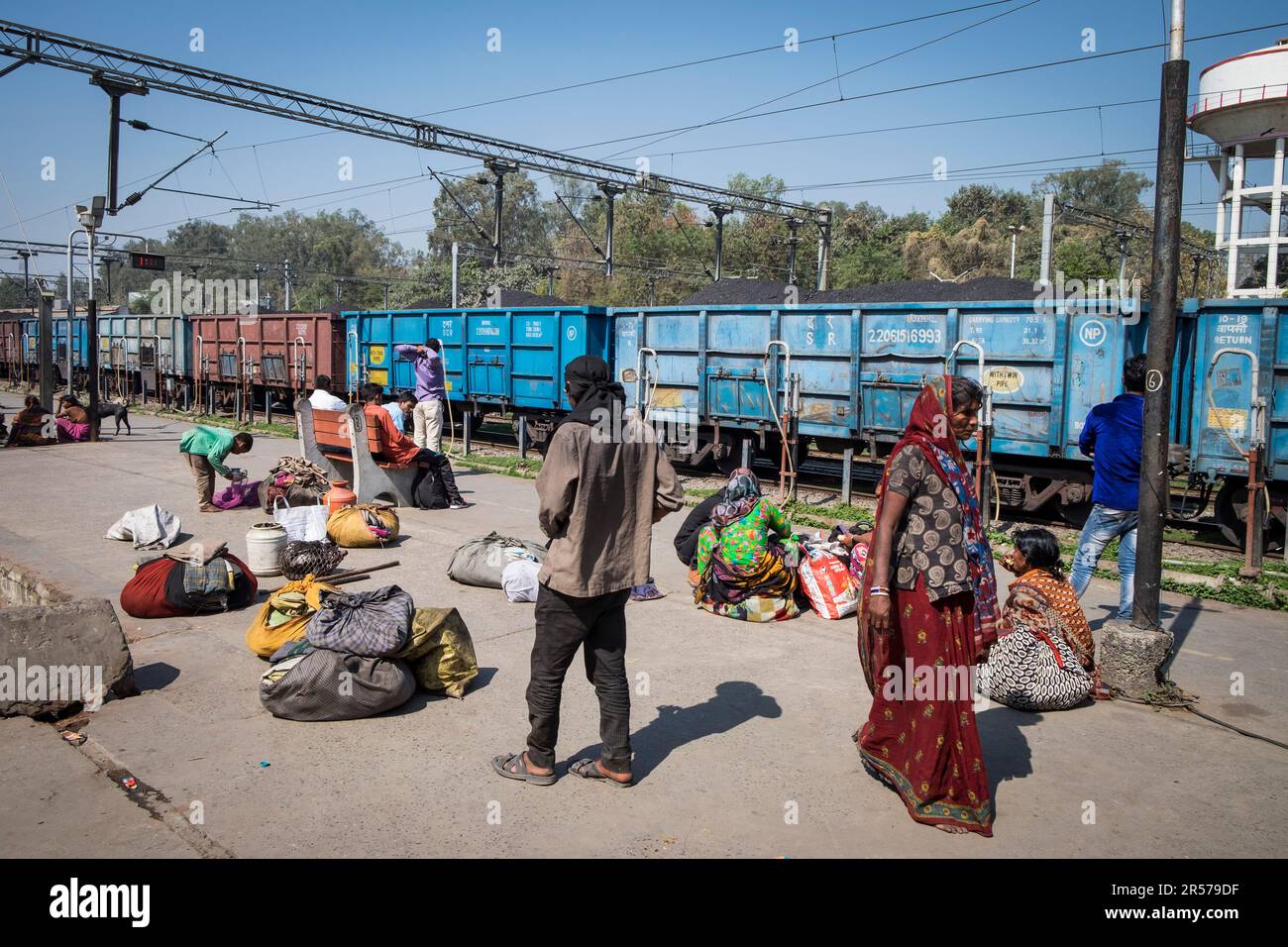Varanasi train hi-res stock photography and images - Alamy