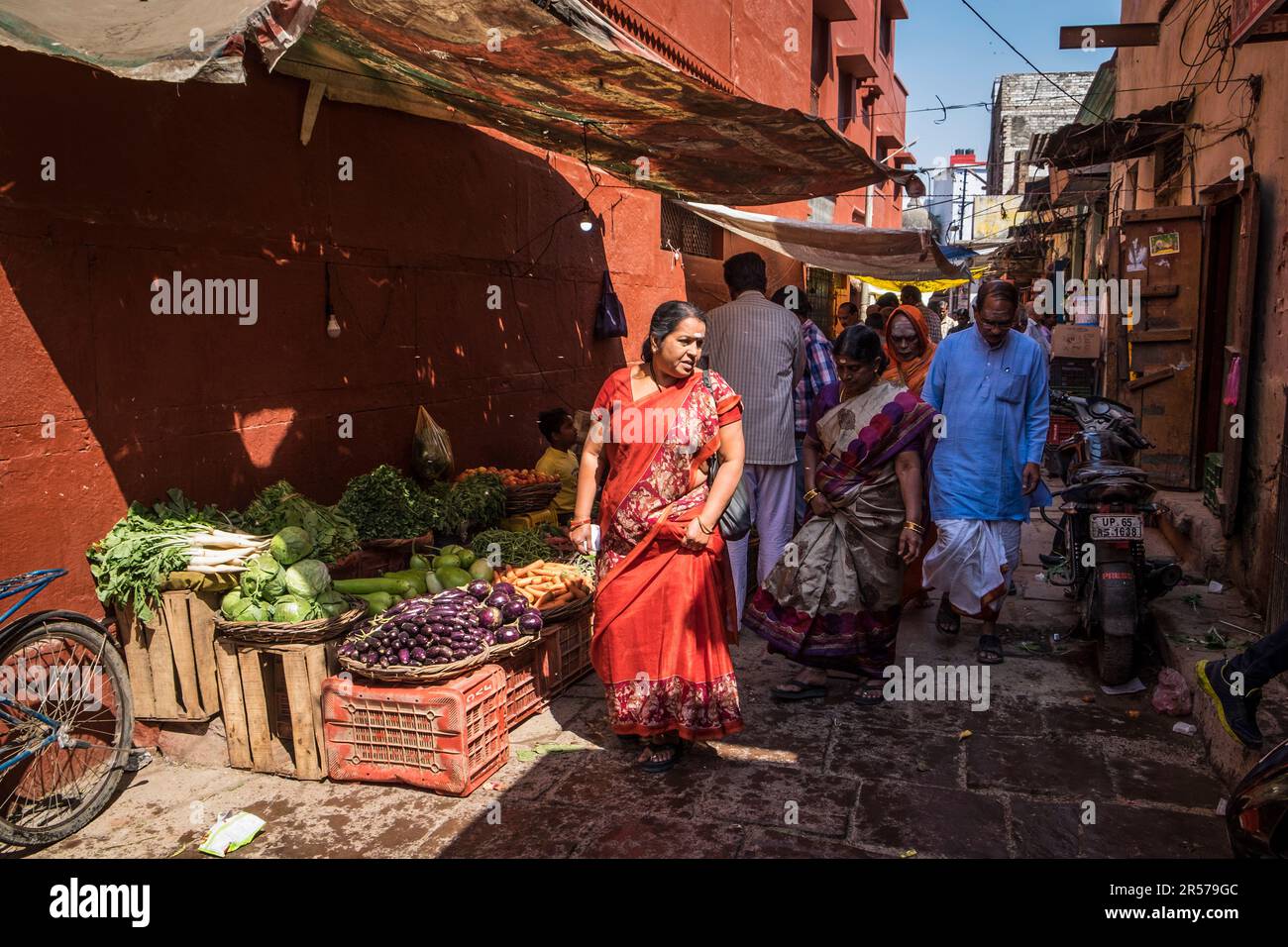 India. Varanasi. local market Stock Photo - Alamy