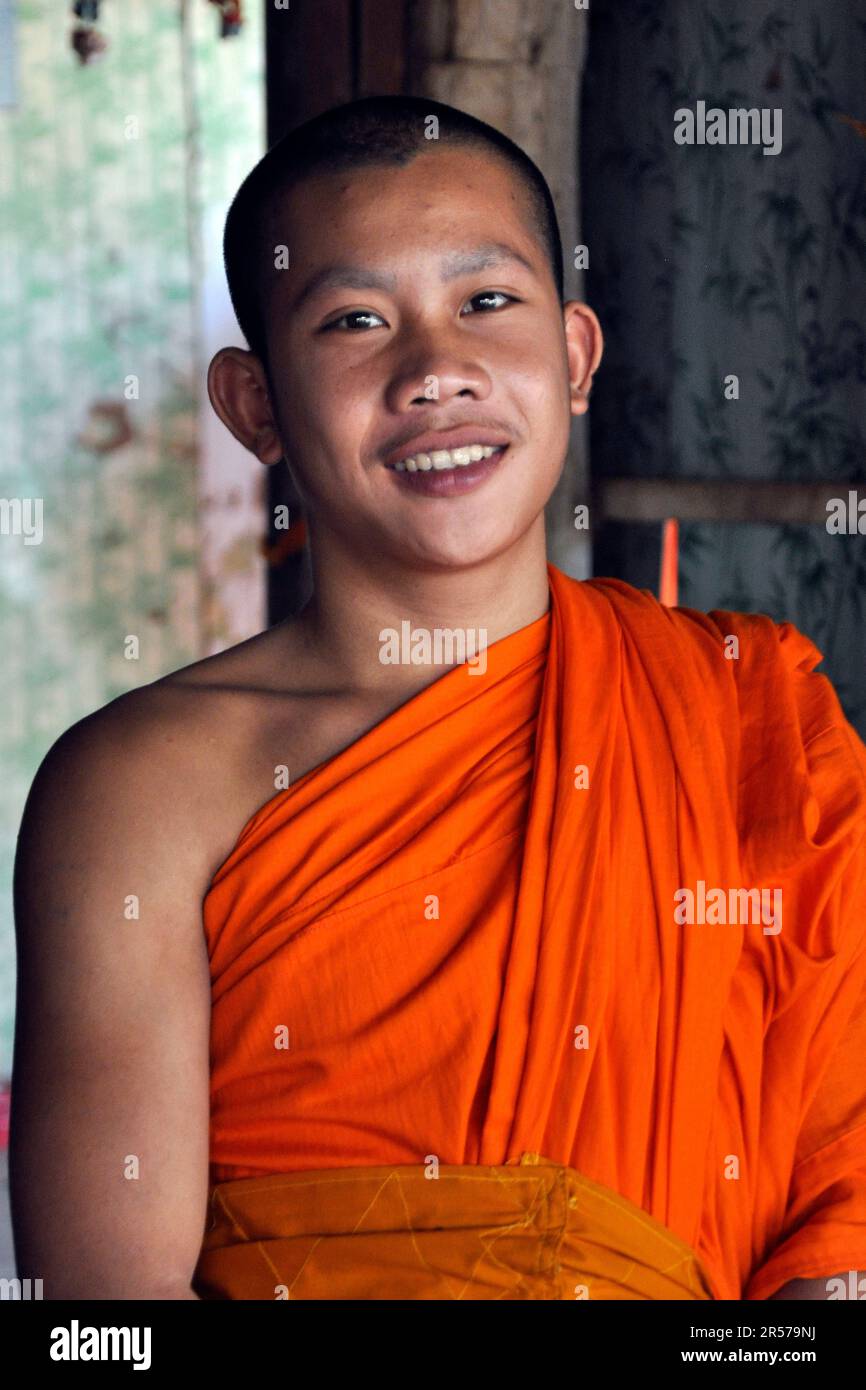 Mekong people vertical hi-res stock photography and images - Alamy