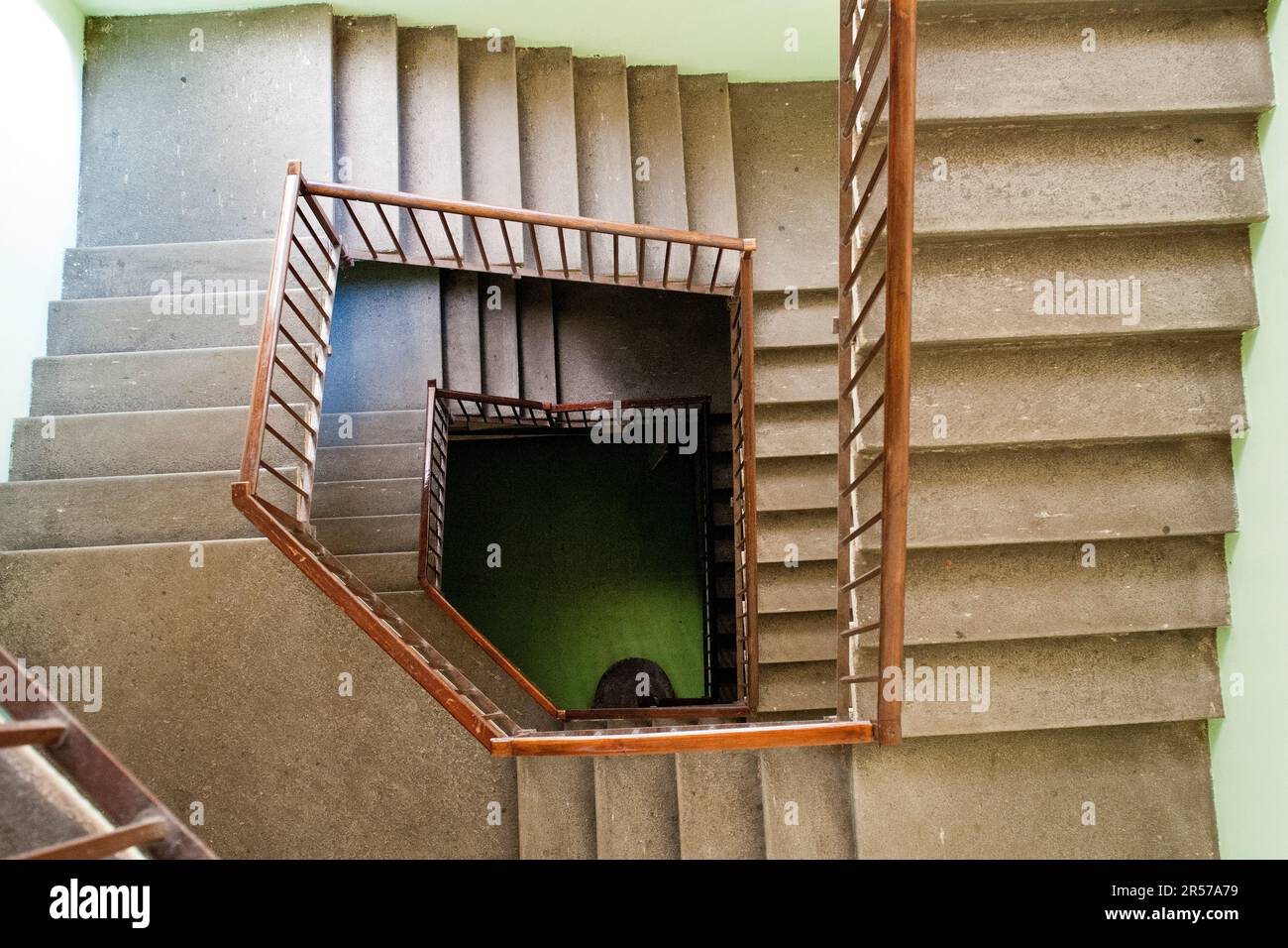 Horizontal stairs hi-res stock photography and images - Alamy