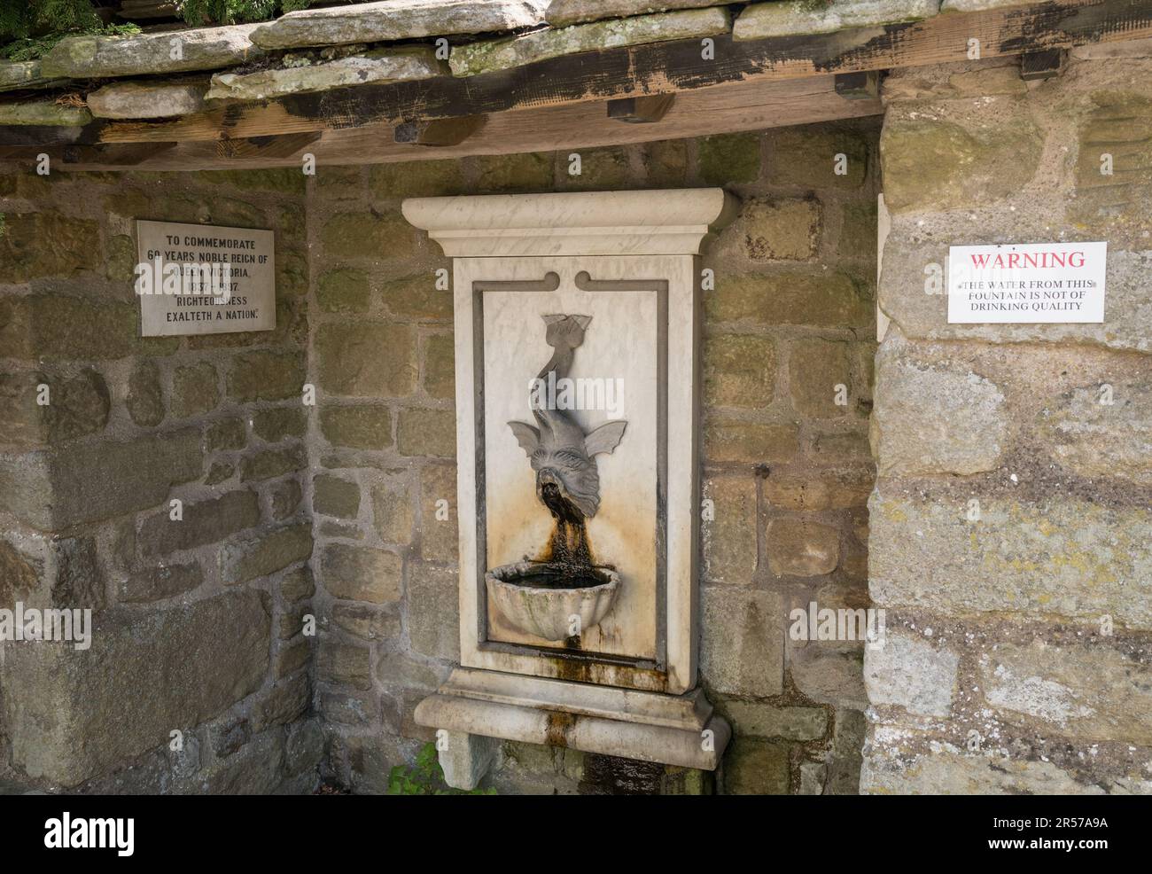 Queen Victoria’s Diamond Jubilee memorial and Queen Elizabeth II ...