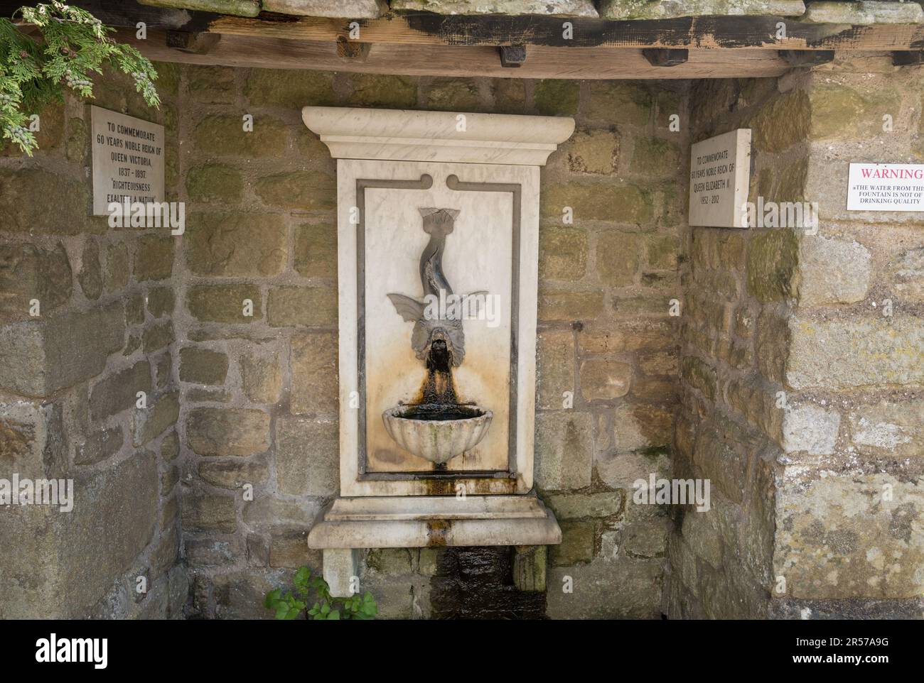 Queen Victoria’s Diamond Jubilee memorial and Queen Elizabeth II ...