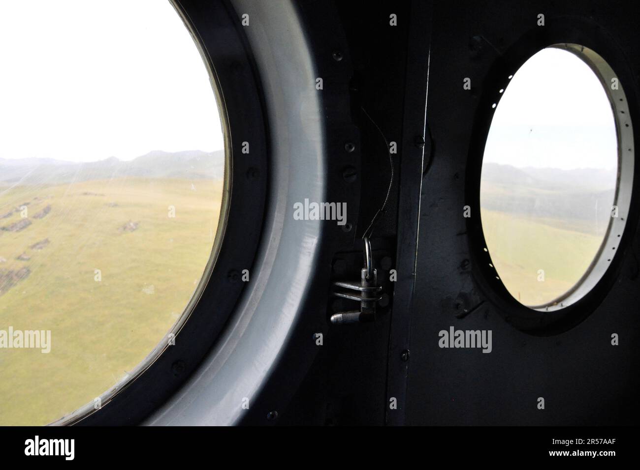Airplane windows horizontal hi-res stock photography and images - Alamy