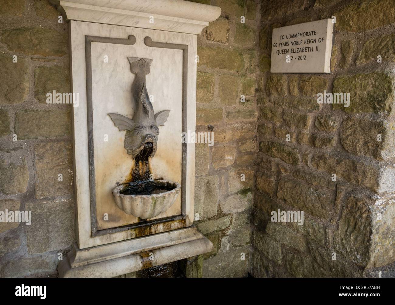 Queen Victoria’s Diamond Jubilee memorial and Queen Elizabeth II ...