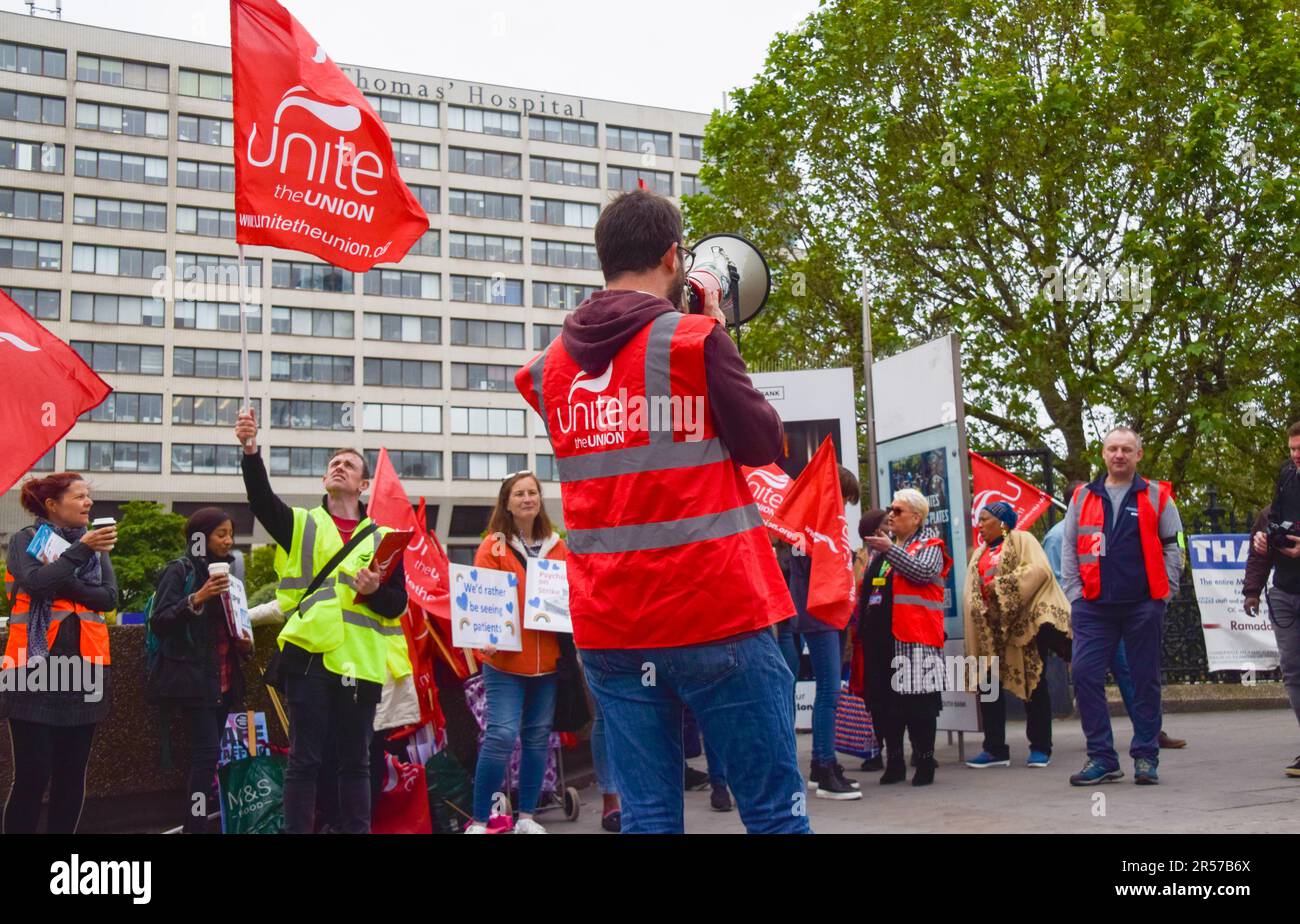 London, UK. 1st June 2023. Unite picket outside St Thomas' Hospital as ...