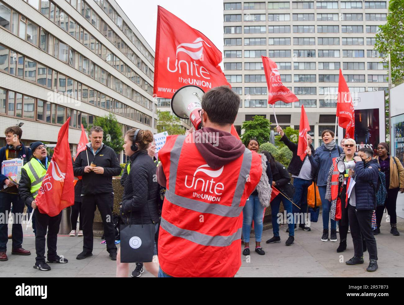 London, UK. 1st June 2023. Unite picket outside St Thomas' Hospital as ...