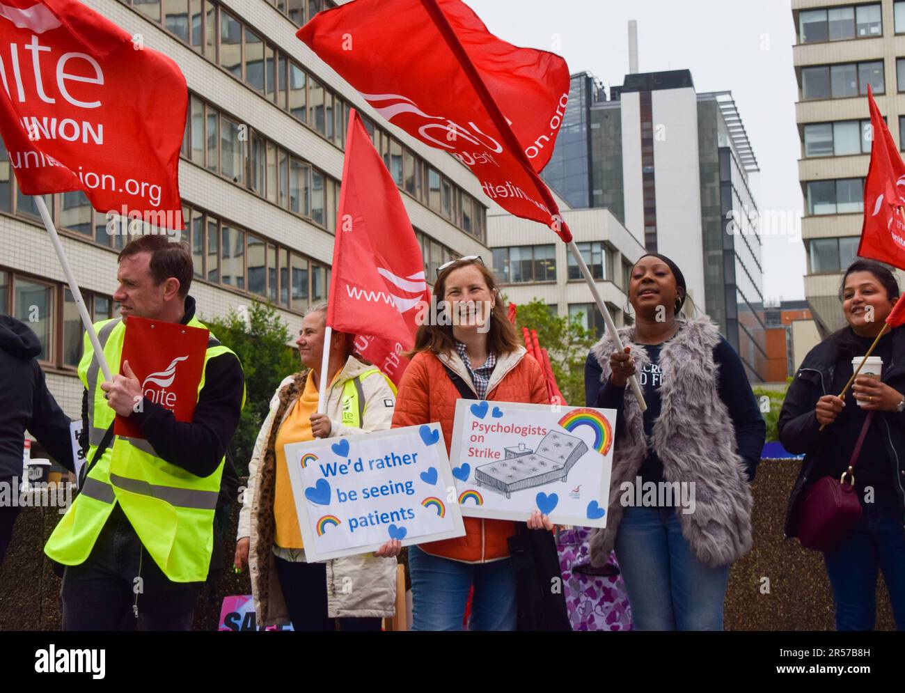 London, UK. 1st June 2023. Unite picket outside St Thomas' Hospital as ...