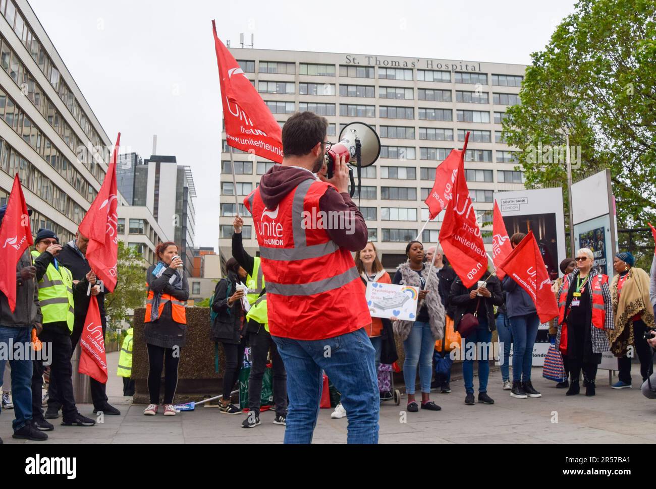 London, UK. 1st June 2023. Unite picket outside St Thomas' Hospital as ...