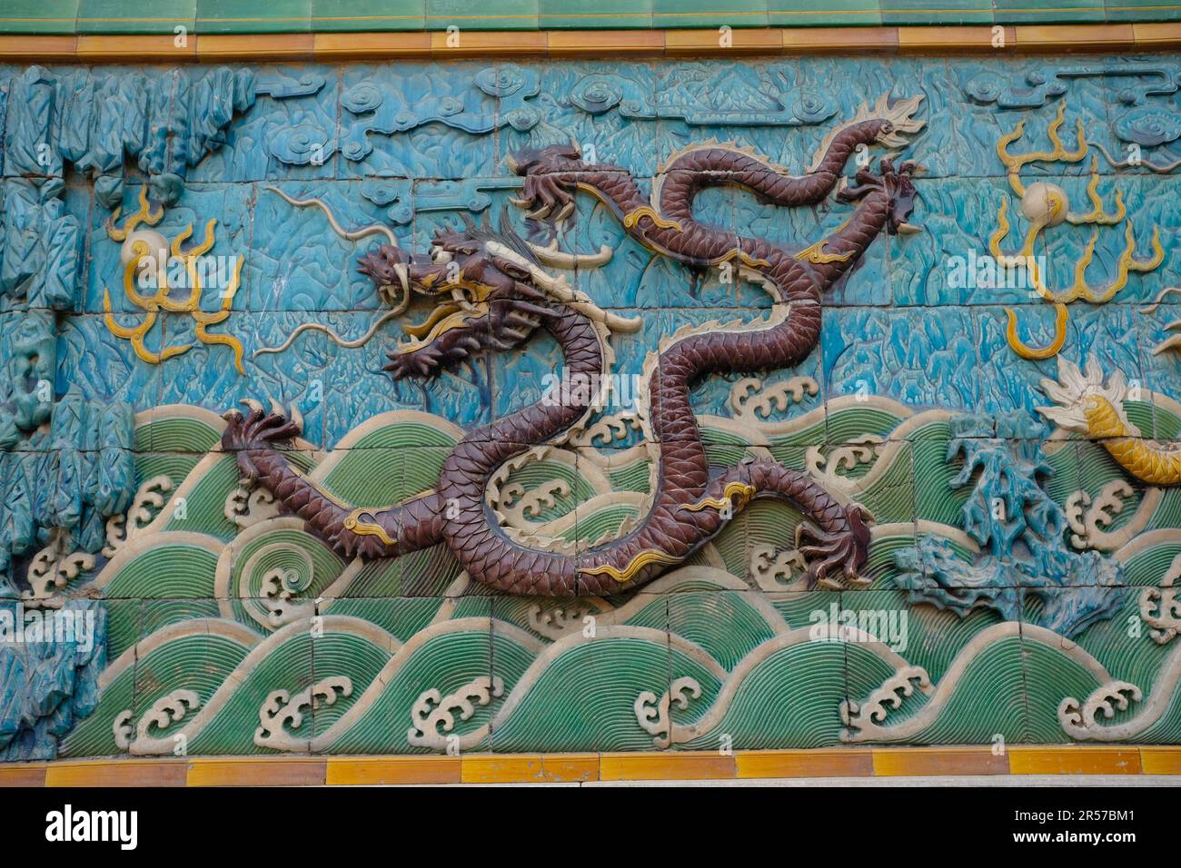 Imperial dragon robe hi-res stock photography and images - Alamy