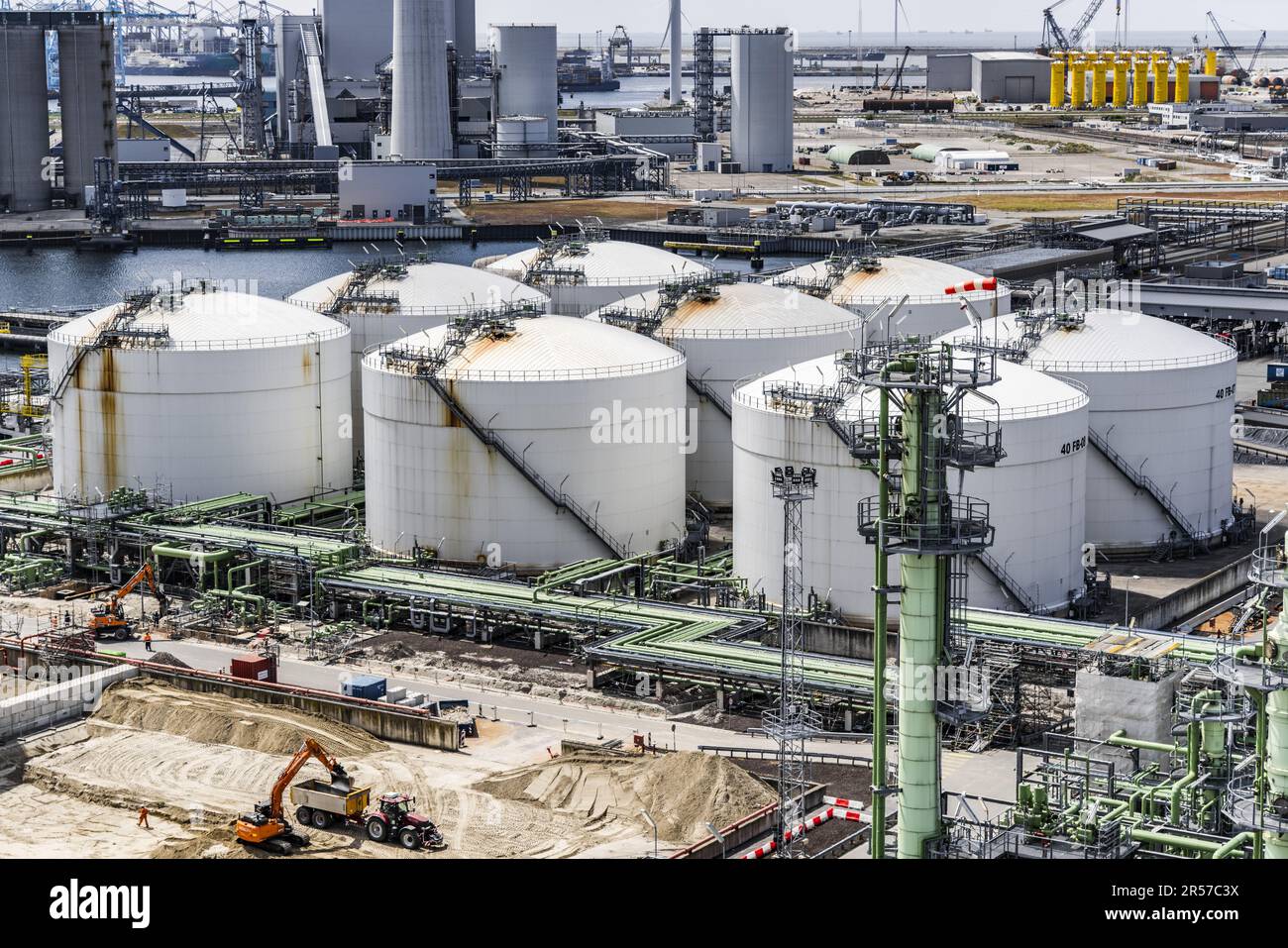 ROTTERDAM - An overview of the Neste refinery on the Maasvlakte ...