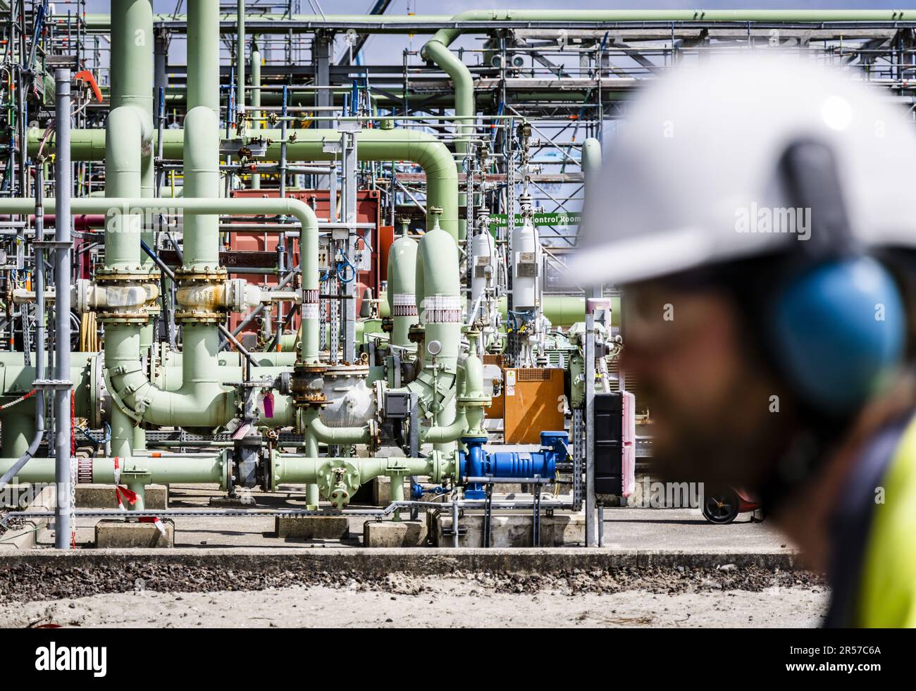 ROTTERDAM - Refinery Neste on the Maasvlakte. Biodiesel and soon also ...