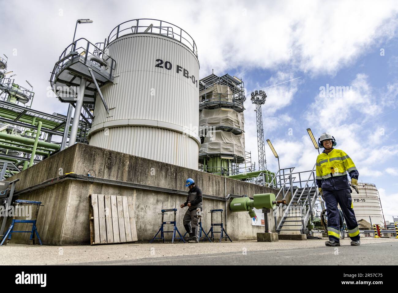 ROTTERDAM - Employees on the site of the Neste refinery on the ...