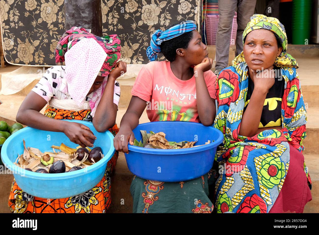 African daily life hi-res stock photography and images - Alamy