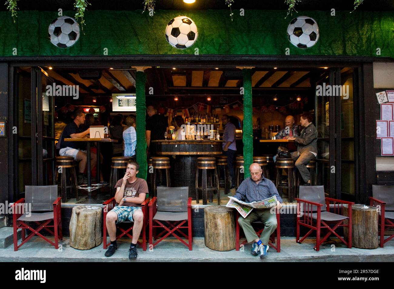Switzerland. Canton Valais. Zermatt. traditional pub Stock Photo - Alamy