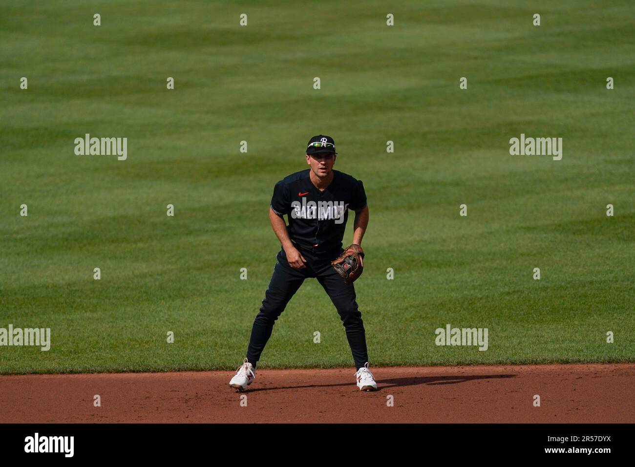 Baltimore Orioles second baseman Adam Frazier waits for a pitch to the ...