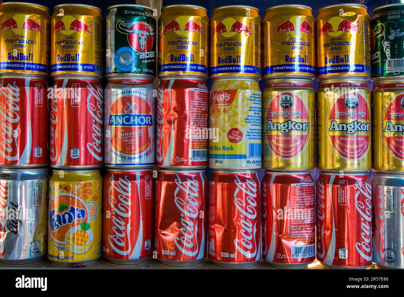 Soft drink cans hi-res stock photography and images - Alamy