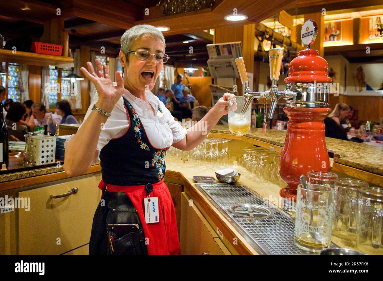 Barmaid pulling a pint hi-res stock photography and images - Alamy