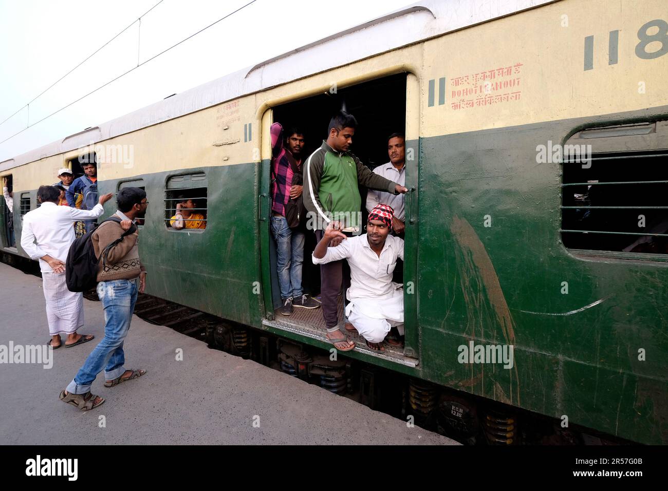 India. Kolkata. railway station Stock Photo - Alamy