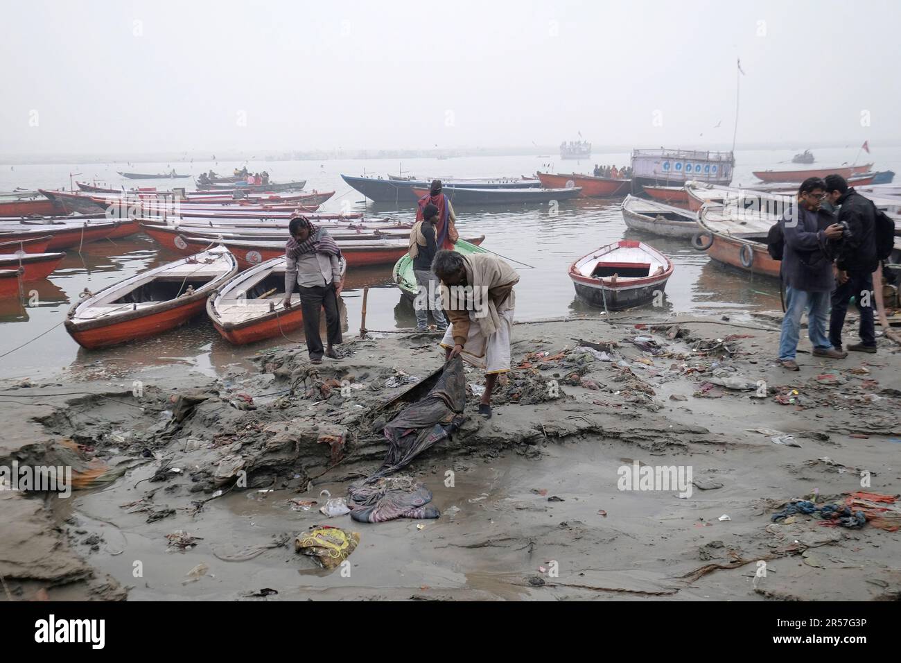India. Varanasi. daily life Stock Photo - Alamy