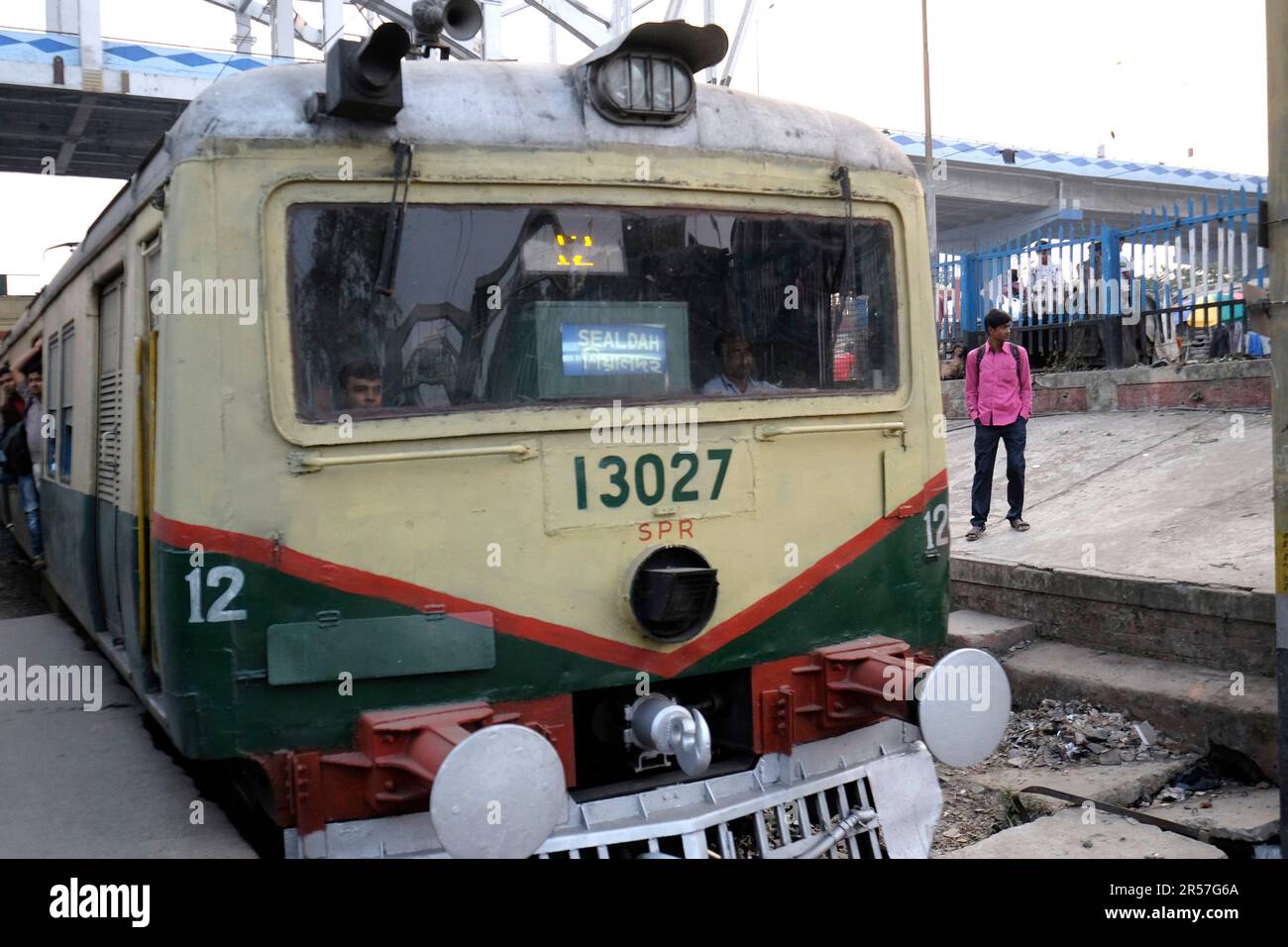 India. Kolkata. railway station Stock Photo - Alamy